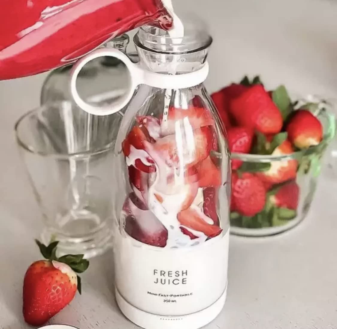 Portable Electric Juicer Bottle | Mini Blender for Fresh Juice, Smoothies | Wireless Rechargeable Personal Travel Blender Milkshakes Juicer On the Go (White)