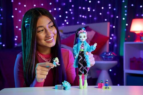 Monster High Doll, Frankie Stein Creepover Party Set with Pet Dog Watzie, Sleepover Clothes and Accessories