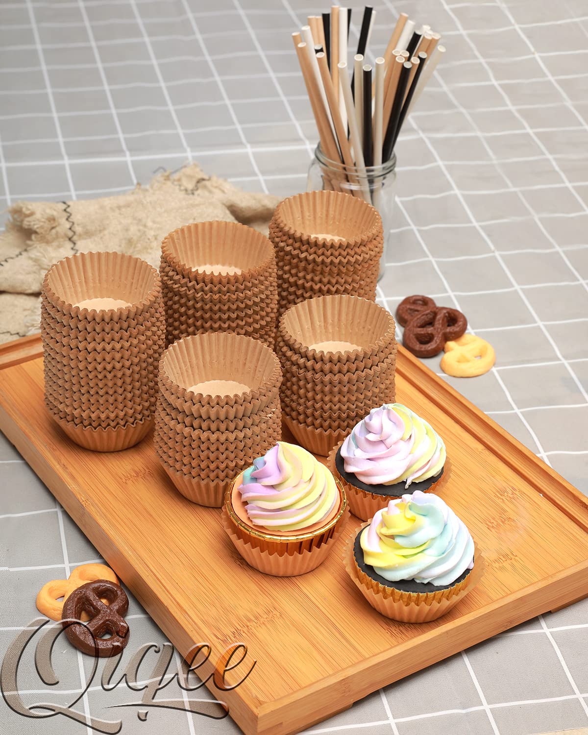 qiqee 300 Count Jumbo Cupcake Liners Natural Muffin Liners Food Grade Jumbo Size Baking Cups Paper No Smells(Large Size)
