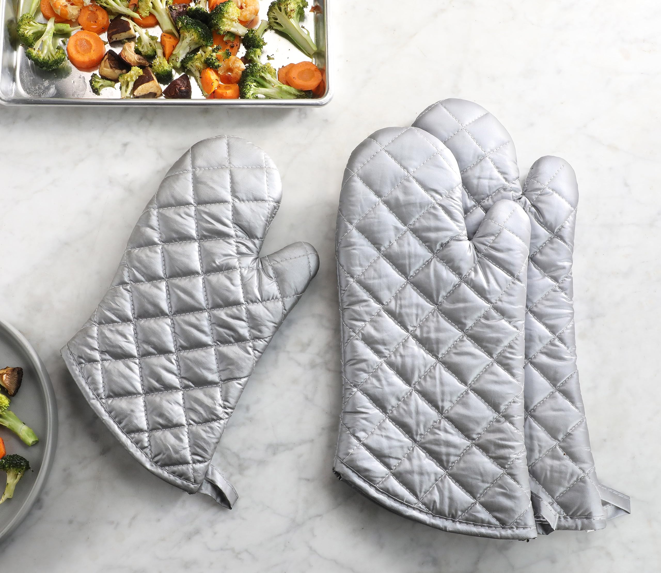 New Star Foodservice 32086 Interwoven Cloth/Silicone Oven Mitts, up to 400F, 15-Inch, Set of 2