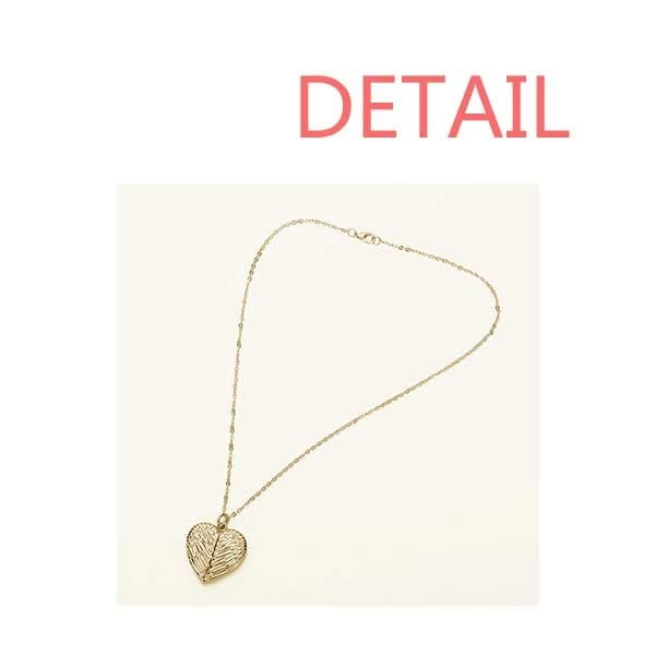 Red Classic Cars Moscow Illustration Folded Wings Peach Heart Pendant Necklace
