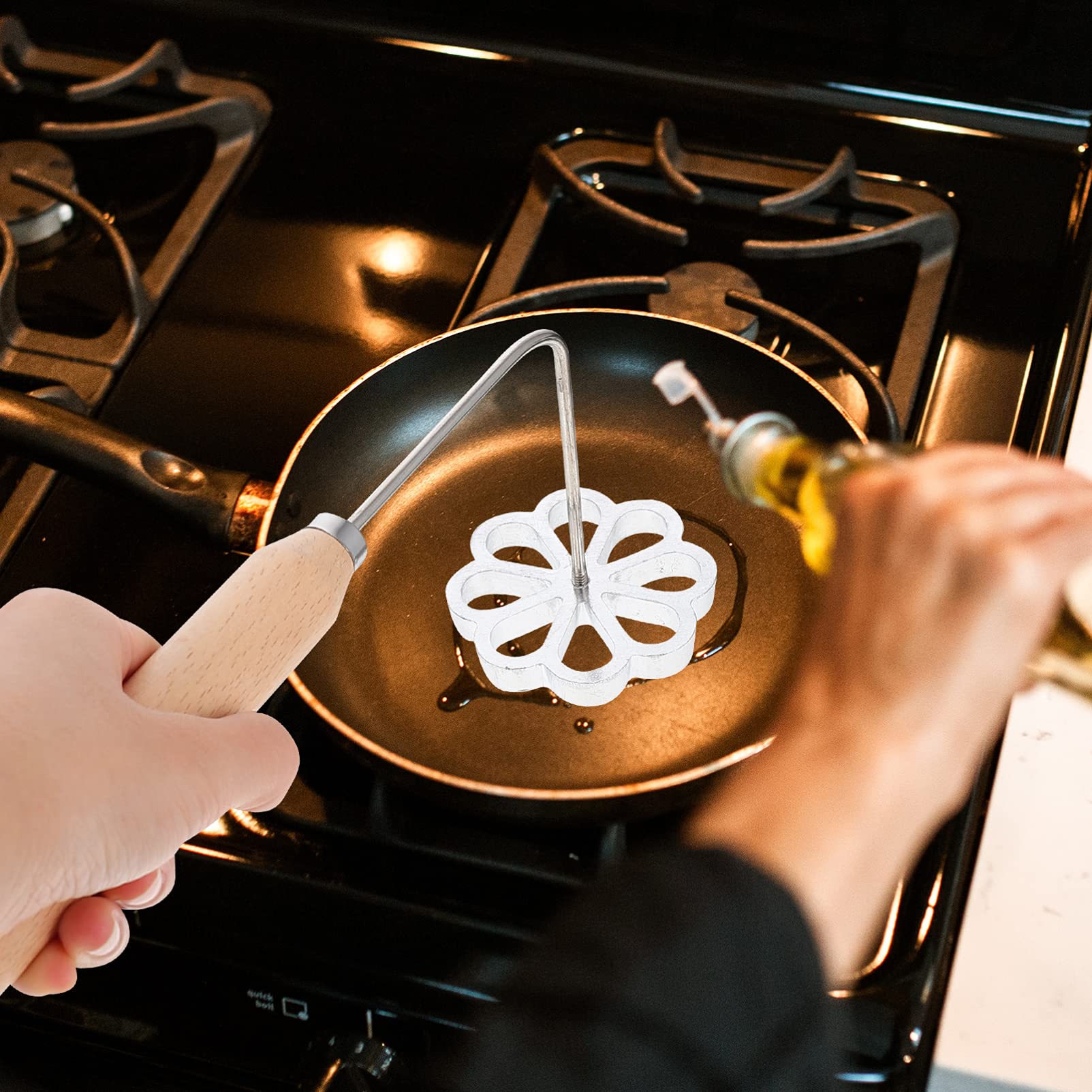 Tofficu Funnel Cake Ring Bunuelos Mold Rosette Timbale Set Aluminum Waffle Molds with Wooden Handle Bunuelera Mexicana de Molde Bunuelo Maker for Rosette Bunuelos Cookie Molde Para Gelatina