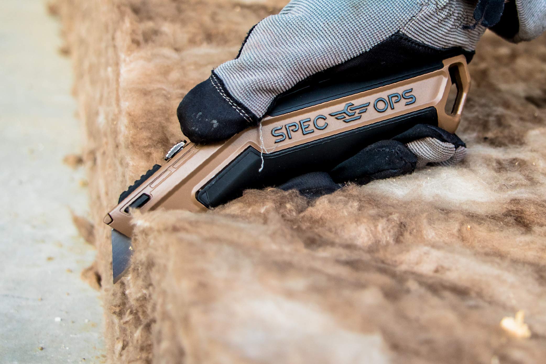 Spec Ops Tools Utility Knife with Retractable Blade, Includes 5 Extra Blades in Handle Storage