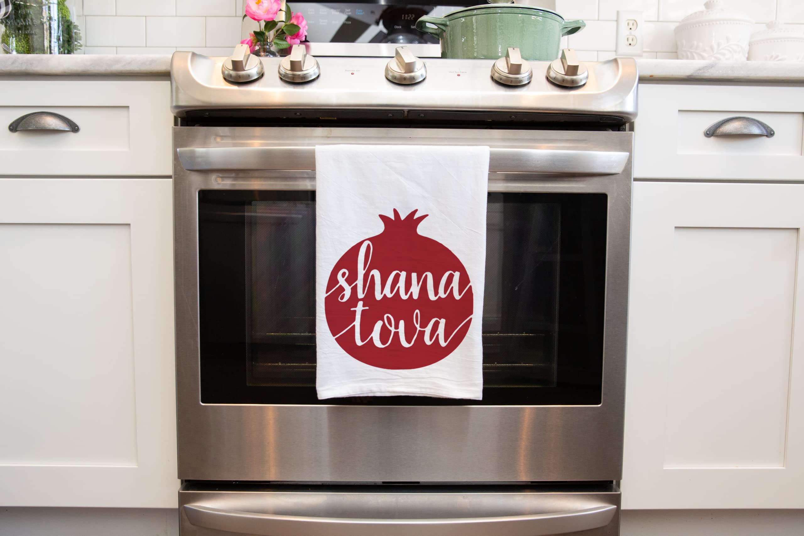 Rosh Hashanah Kitchen Towel, Pomegranate Shana Tova Challah Proofing Towel, Jewish Holiday Hostess Gift (Shana Tova)