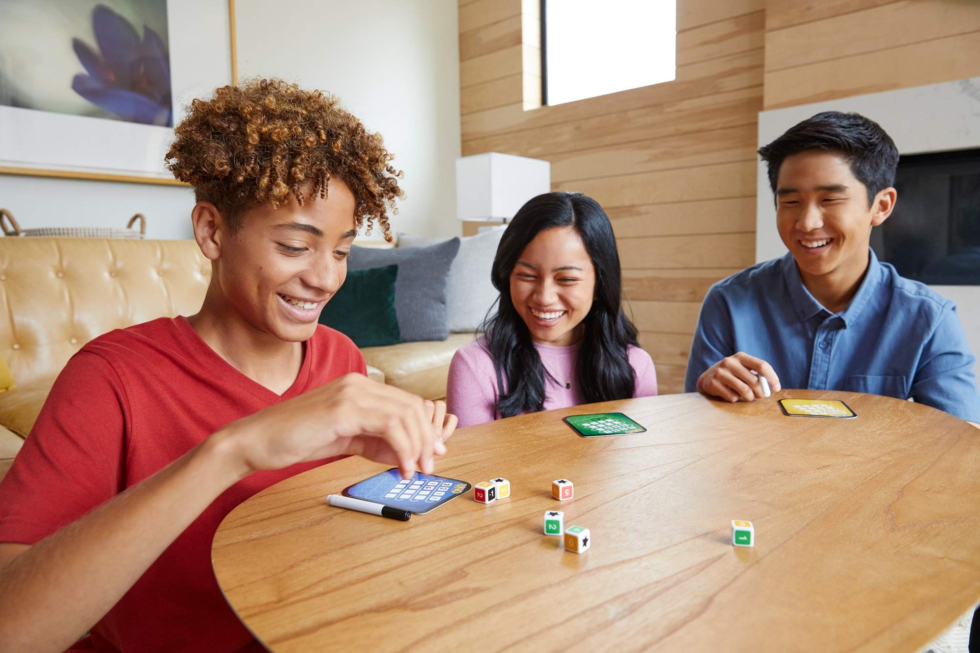 Mattel Games UNO Family Dice Game, with 6 Dice, 4 Dry Erase Boards and 4 Markers, Makes A Great Gift for 7 Year Olds and Up