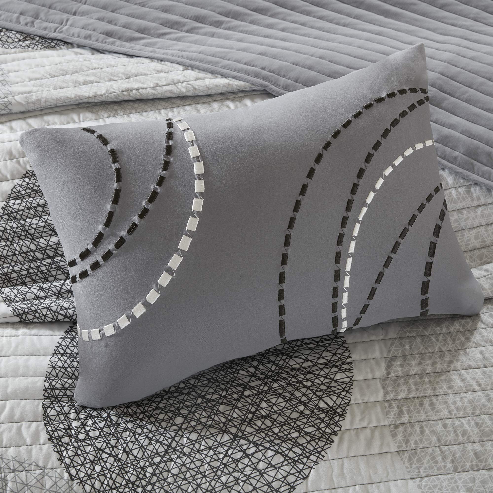 Madison Park Essentials Cozy Bed in A Bag Reversible Quit with Complete Cotton Sheet Set - Geometric Design, All Season Cover, Decorative Pillow, Knowles, Circular Grey King(104"x92") 8 Piece
