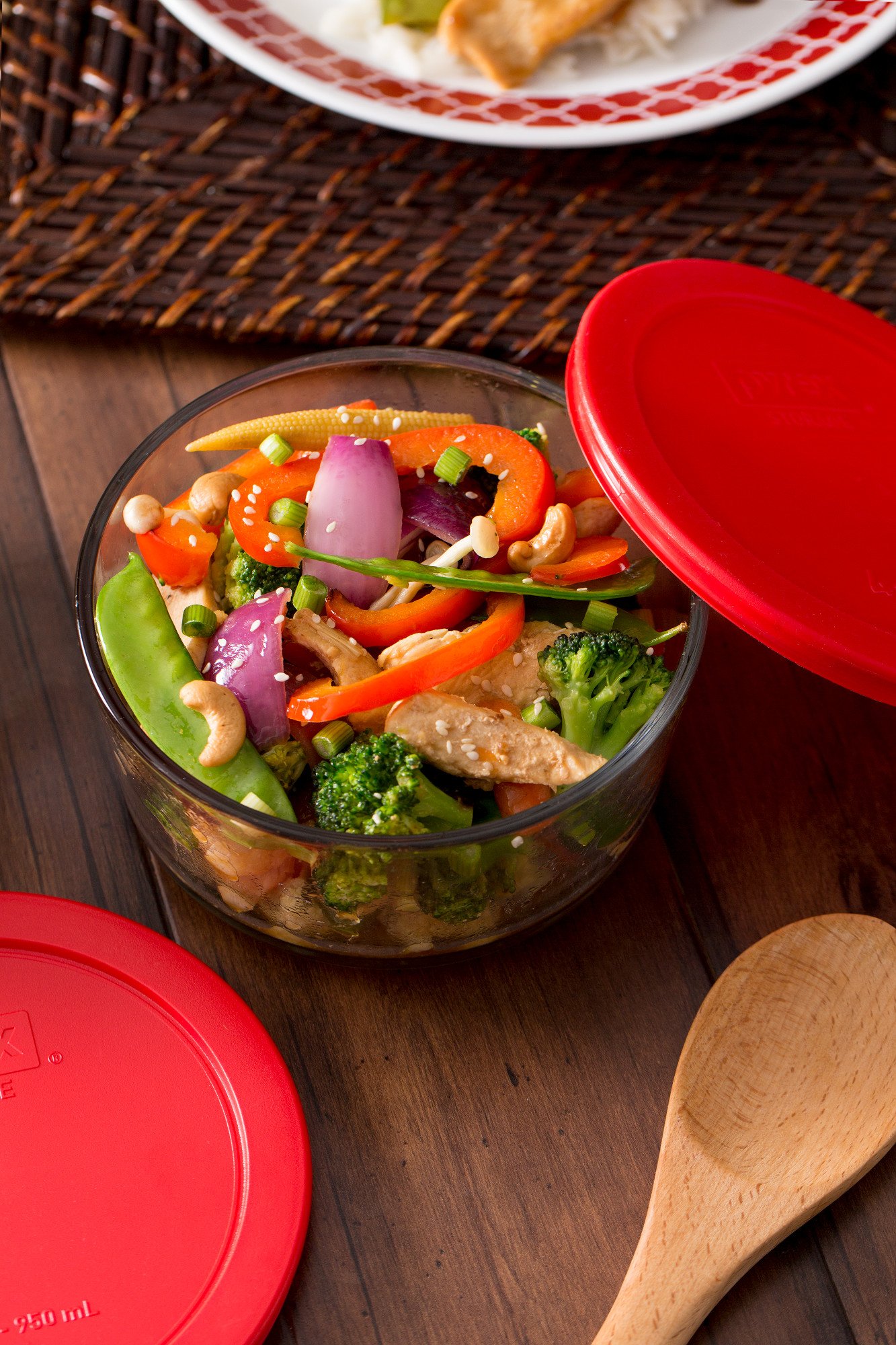 Pyrex Easy Grab 14-Piece Glass Baking Dish Set with Lids, Glass Food Storage Containers Set, Non-Toxic, BPA-Free Lids, Bakeware Set