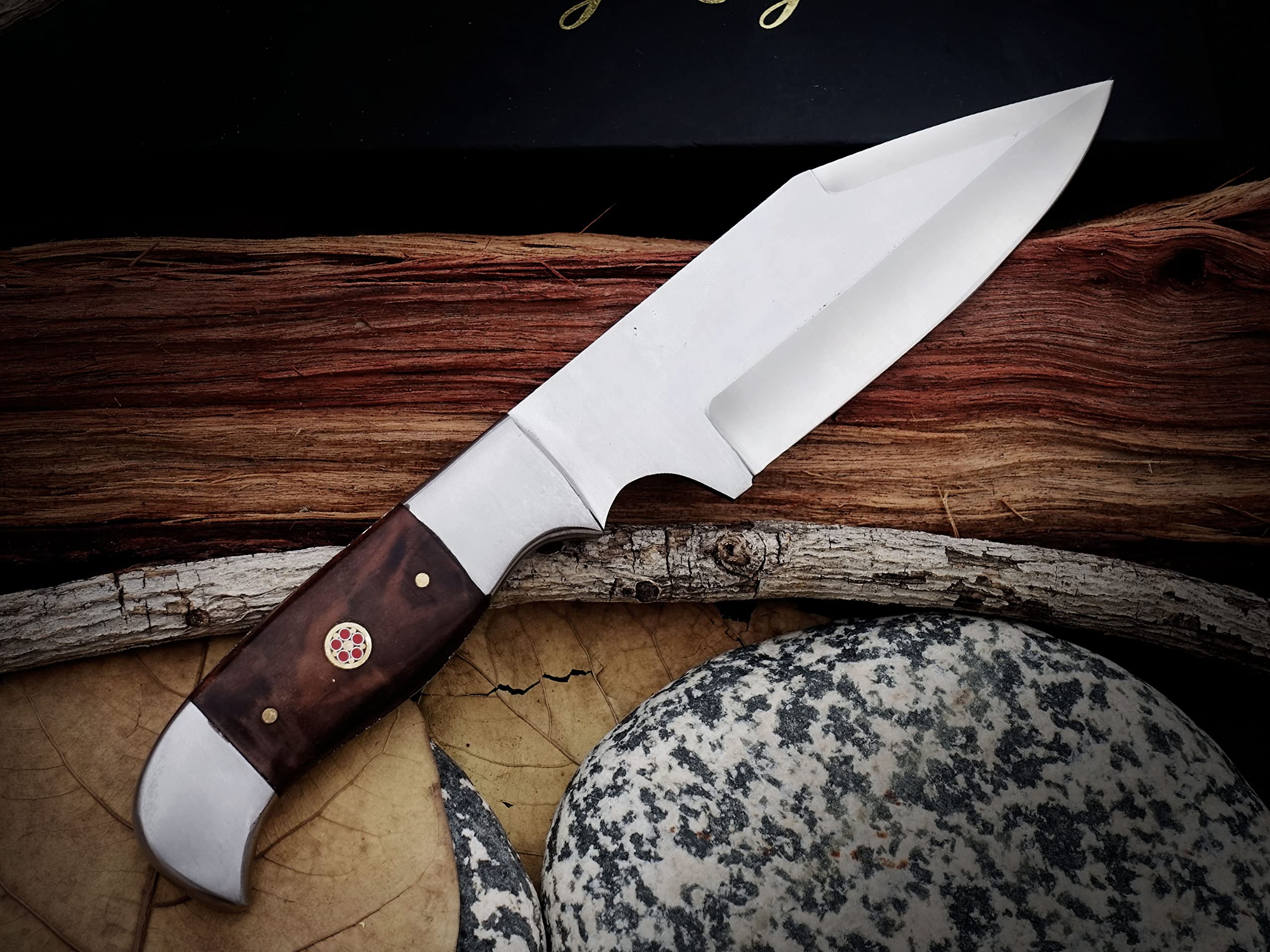 Strong Edges Custom hand made D2 steel hunting knife ,9" inches Skinner ,out door survival camping ,fix blade , classic, Christmas gift, nice grip handle, Leather sheath STHUNT-02