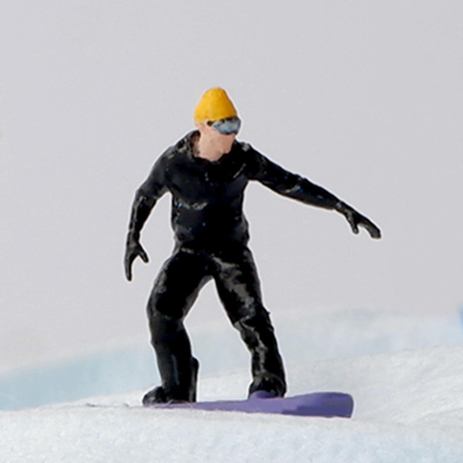 Vaveren 1/64 Scale Skiing Model People Figures Realistic Figures Tiny People Skier Figures Ornament for DIY Scene Diorama DIY Projects Layout Decor, Black