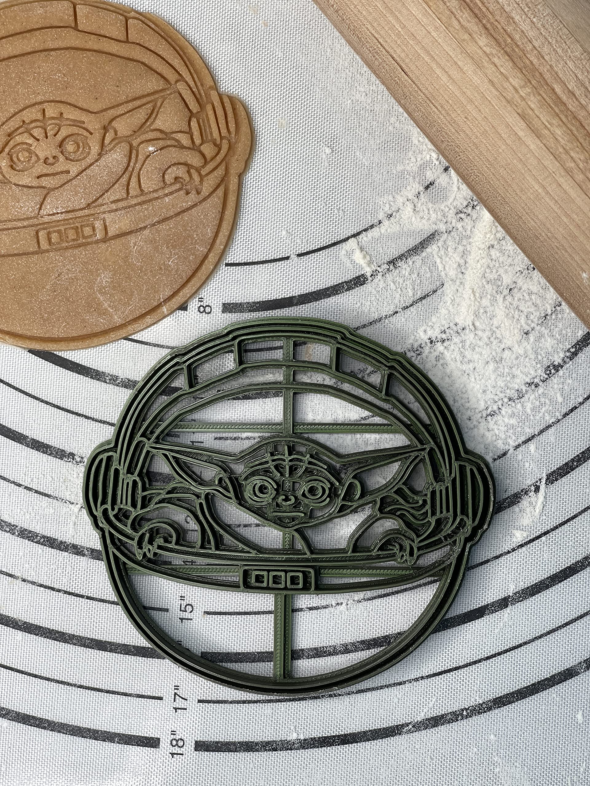 Premium Star Wars Exclusive The Mandalorian The Child in Hovering Pram Baby Yoda Grogu in a Stroller Cookie Cutter Mold 4.5-Inch-Scale Produced by 3D Kitchen Art