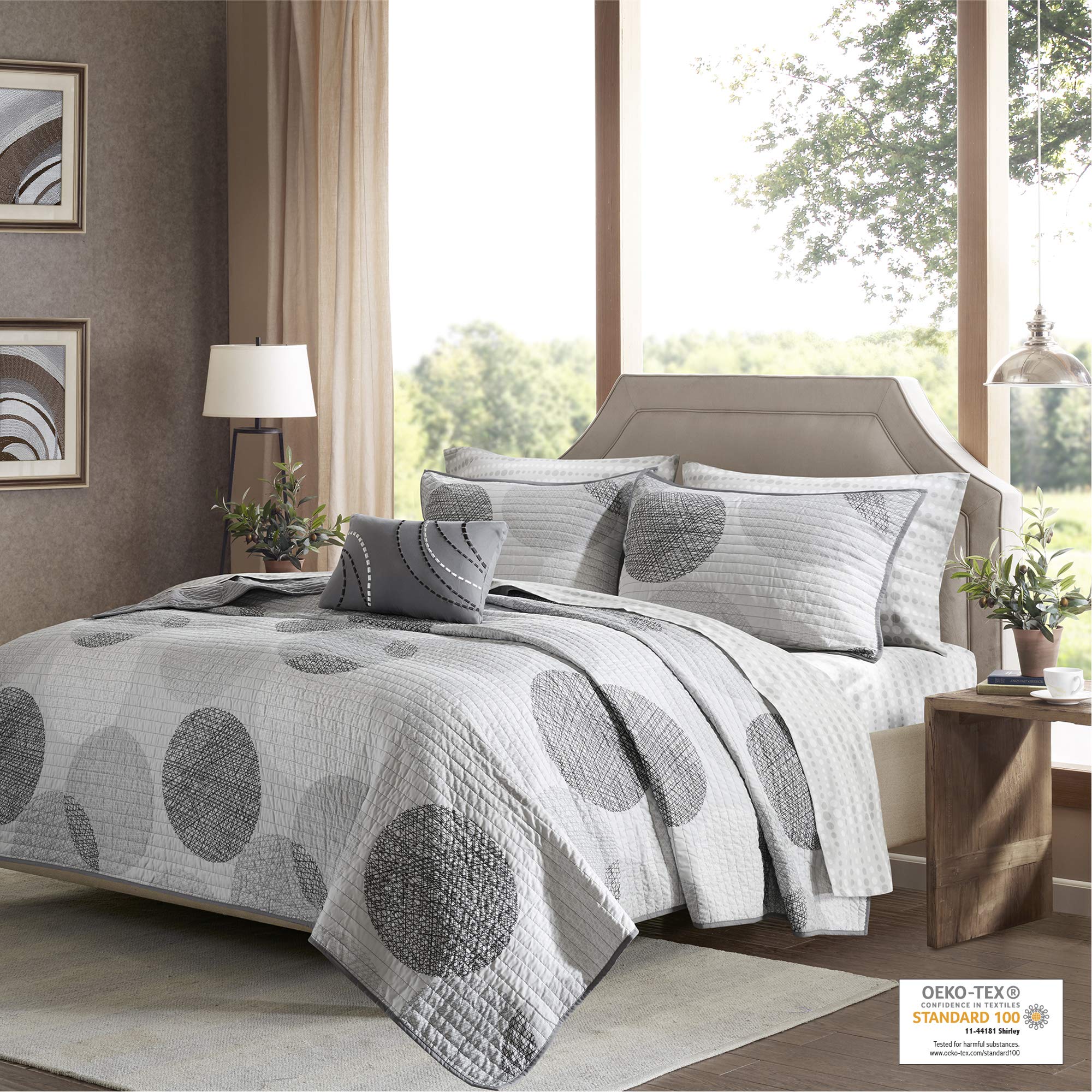 Madison Park Essentials Cozy Bed in A Bag Reversible Quit with Complete Cotton Sheet Set - Geometric Design, All Season Cover, Decorative Pillow, Knowles, Circular Grey King(104"x92") 8 Piece