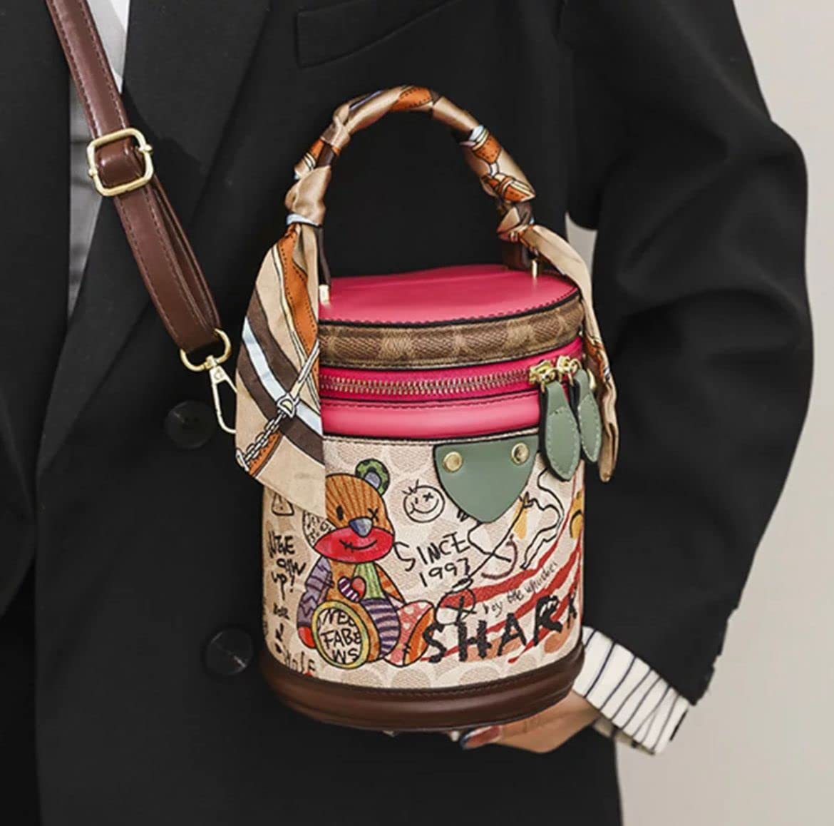 Round Crossbody bag Women (Pink) medium size