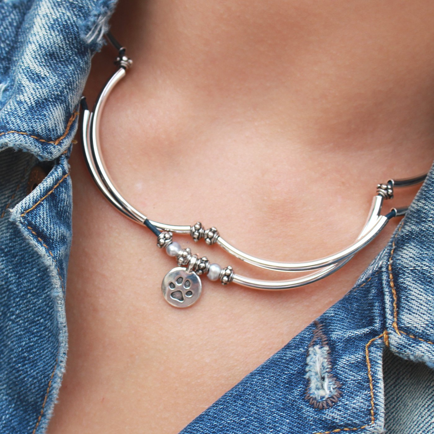 Lizzy James Charmer Gloss Navy Leather Wrap Bracelet Necklace w Paw Charm in Silver with Freshwater Pearls (Large)