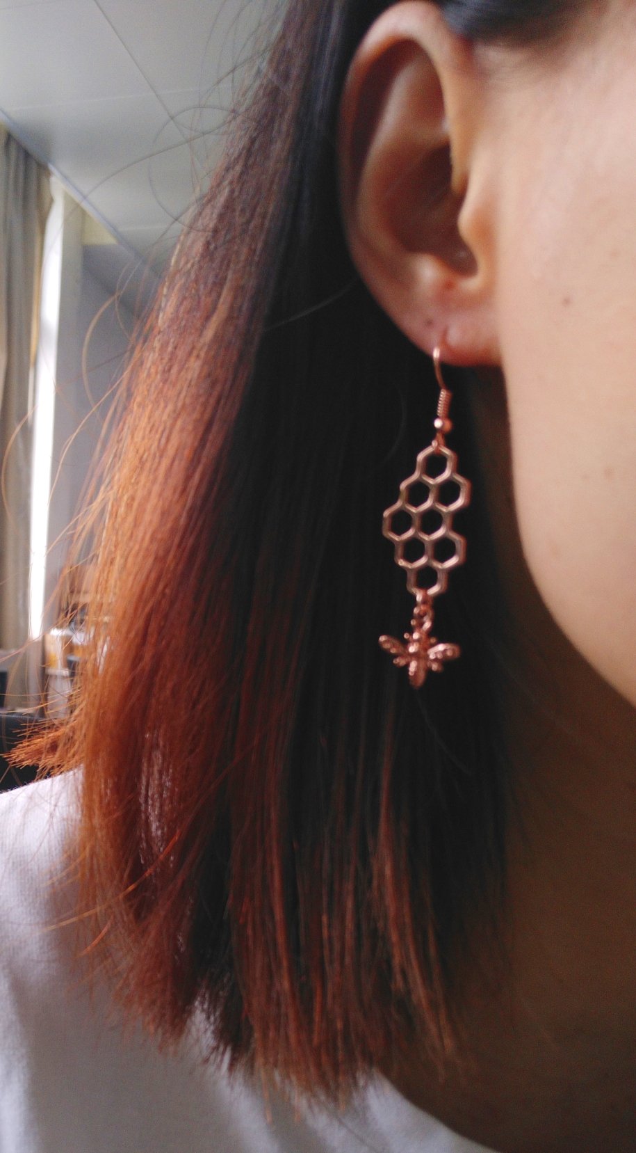 MANZHEN Natural Gold Silver Honeycomb Bee Dangle Earrings (gold)