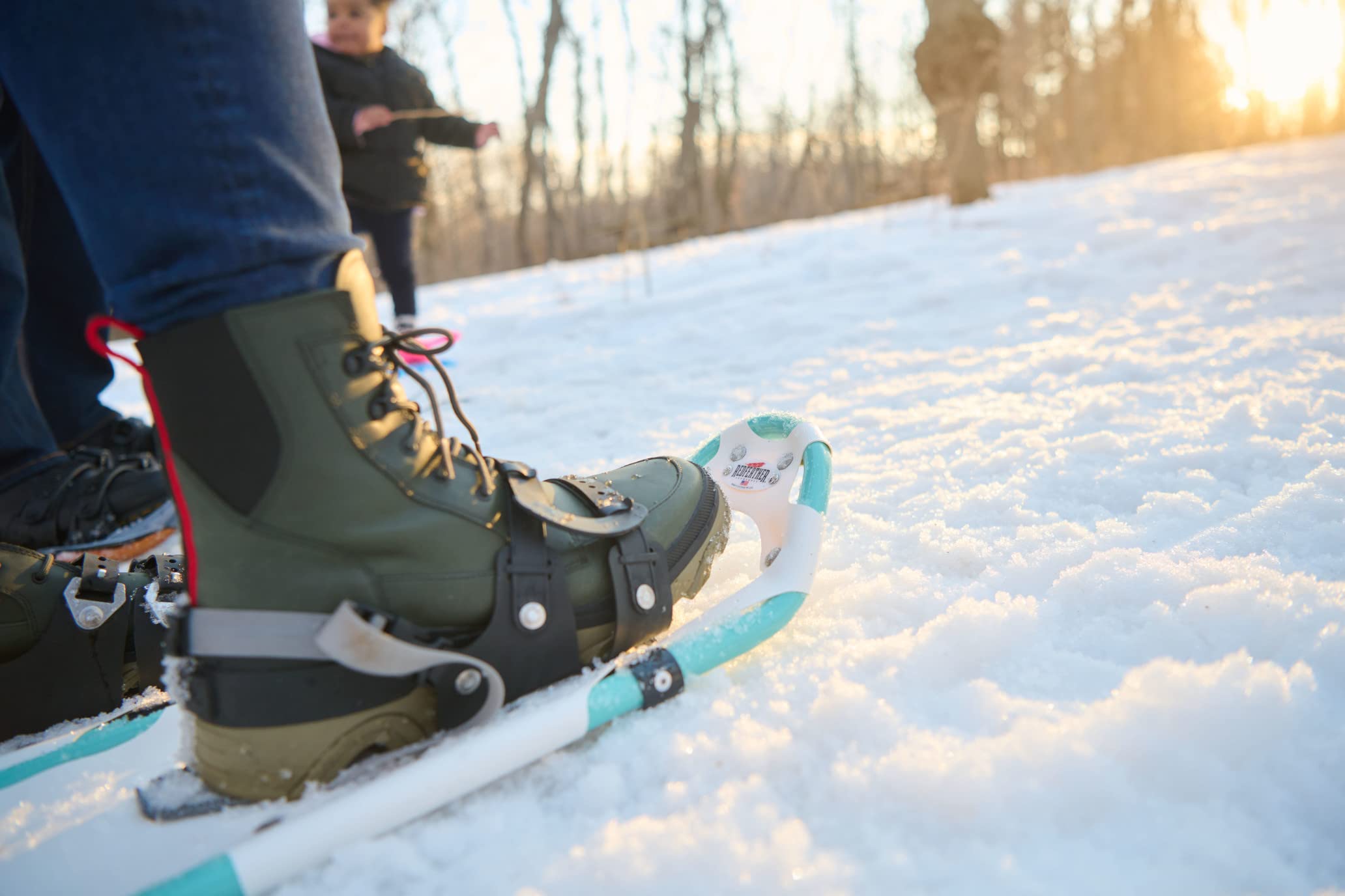 Redfeather Snowshoes Women's Pace 25 SV2 Kit with Trekking Poles - Powder Coated Aircraft Aluminum - Made in The USA