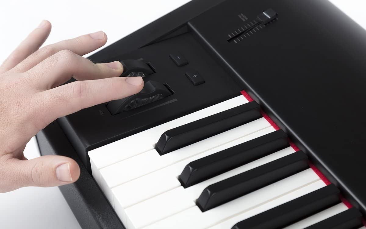 M-Audio Hammer 88 - USB MIDI Keyboard Controller with 88 Hammer Action Piano Style Keys Including A Studio Grade Recording Software Suite