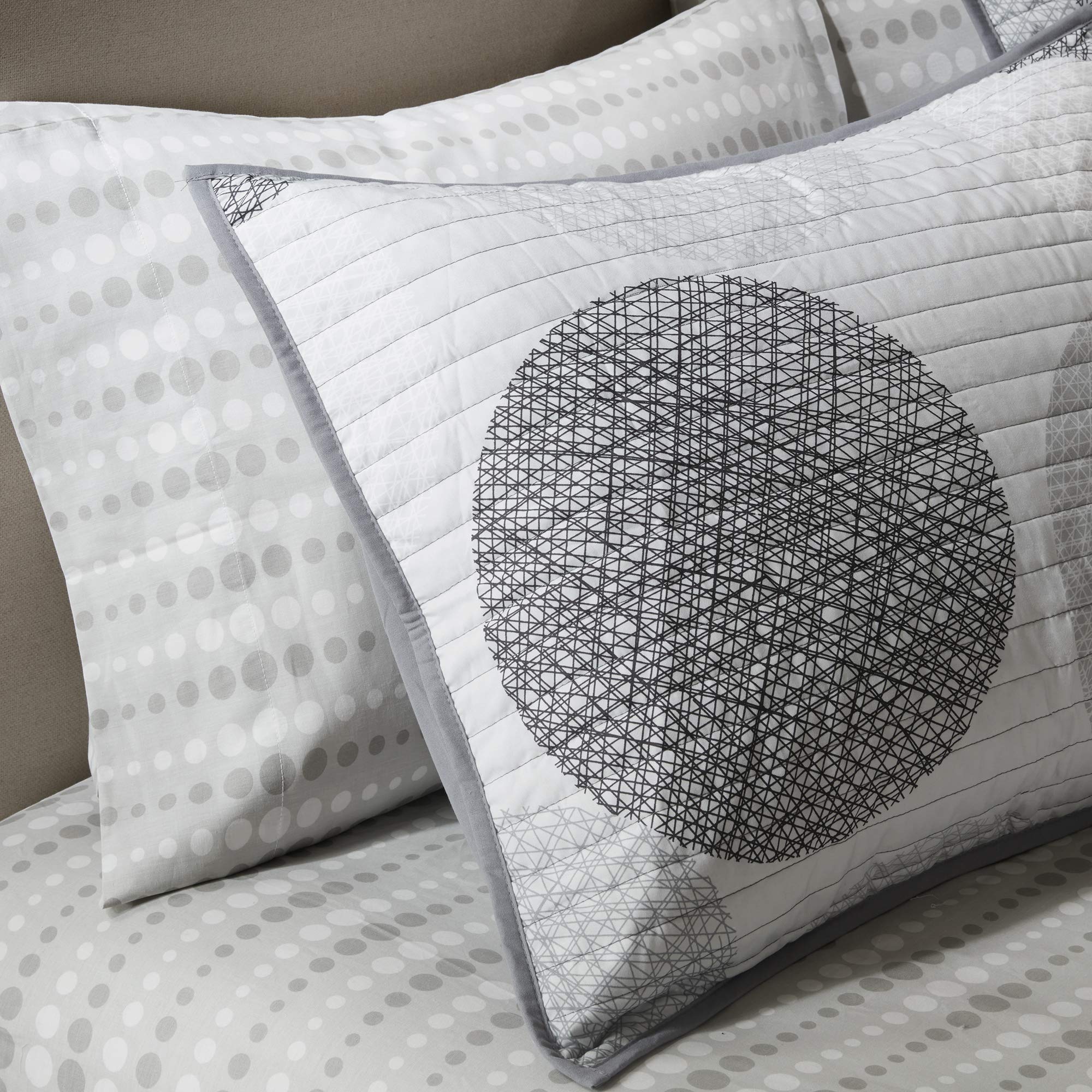 Madison Park Essentials Cozy Bed in A Bag Reversible Quit with Complete Cotton Sheet Set - Geometric Design, All Season Cover, Decorative Pillow, Knowles, Circular Grey King(104"x92") 8 Piece