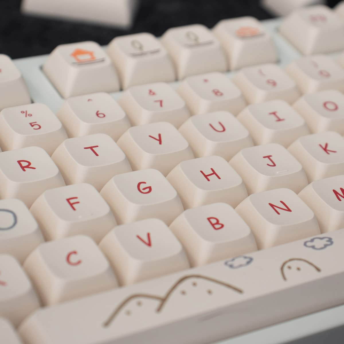 Sumgsn Keycaps 131 Keys XDA Profile PBT DYE-SUB Graffiti Cartoon Theme ANSI Layout with 6.25u Space Bar 1.75u/2u Shift Keycap Mechanical Keyboard