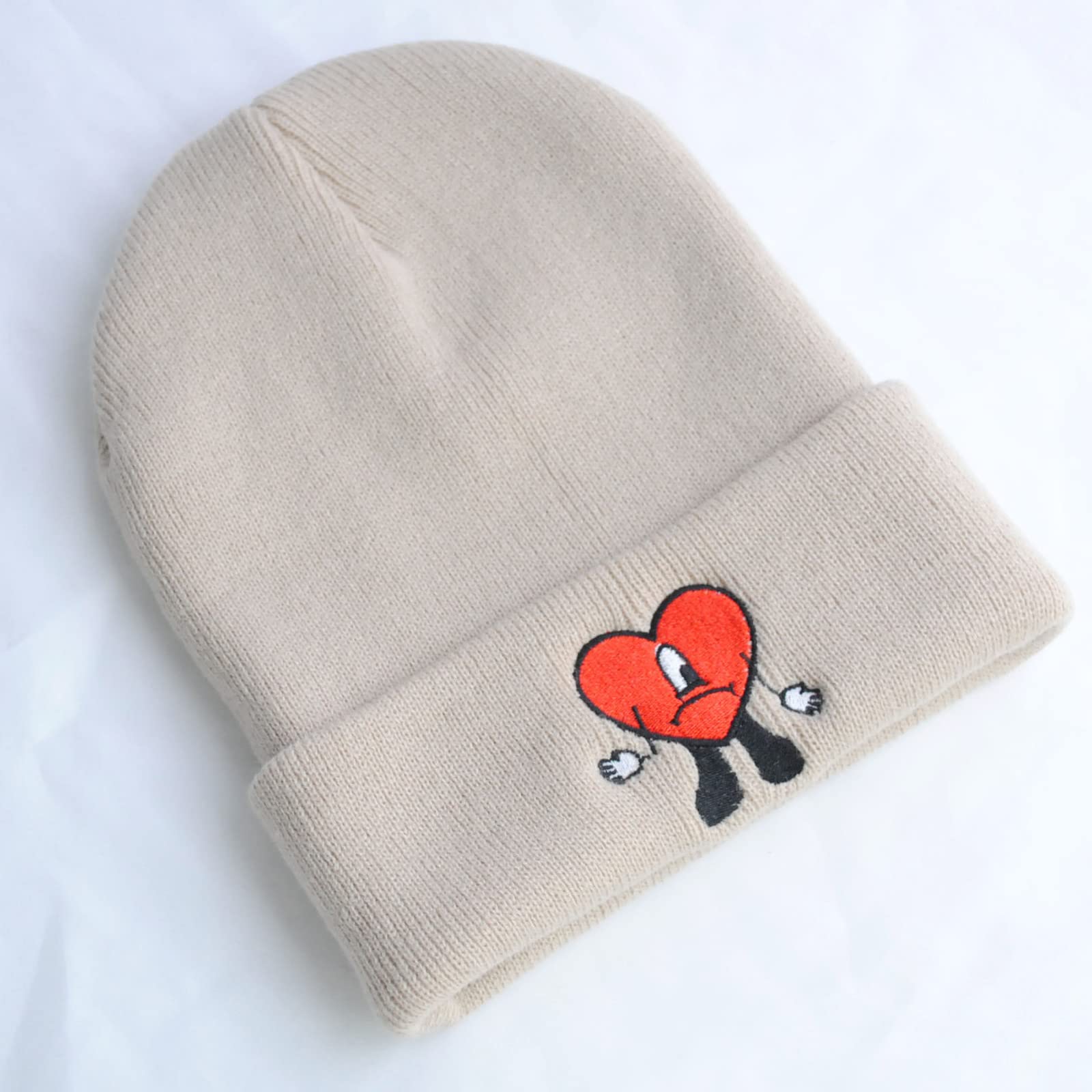 ROBBLLOXXR Beanies Hat Embroidery Knit Hat Winter Skull Hat Hedging Cap with Heart Keychain Beige