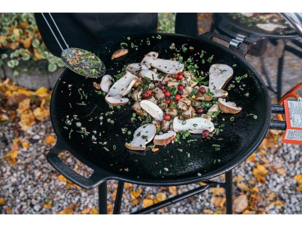 Muurikka Grill Pan, 58 cm, Outdoor Pan, Fire Pan with Legs - Made of Robust Rolled Steel for Campfires & Firepit & Grill