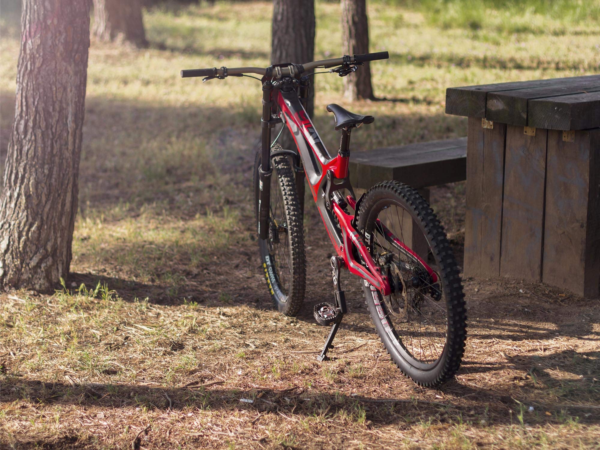Lightweight Portable Bike Stand – Adjustable & Compact Bicycle Holder for Road, Mountain, and Gravel Bikes