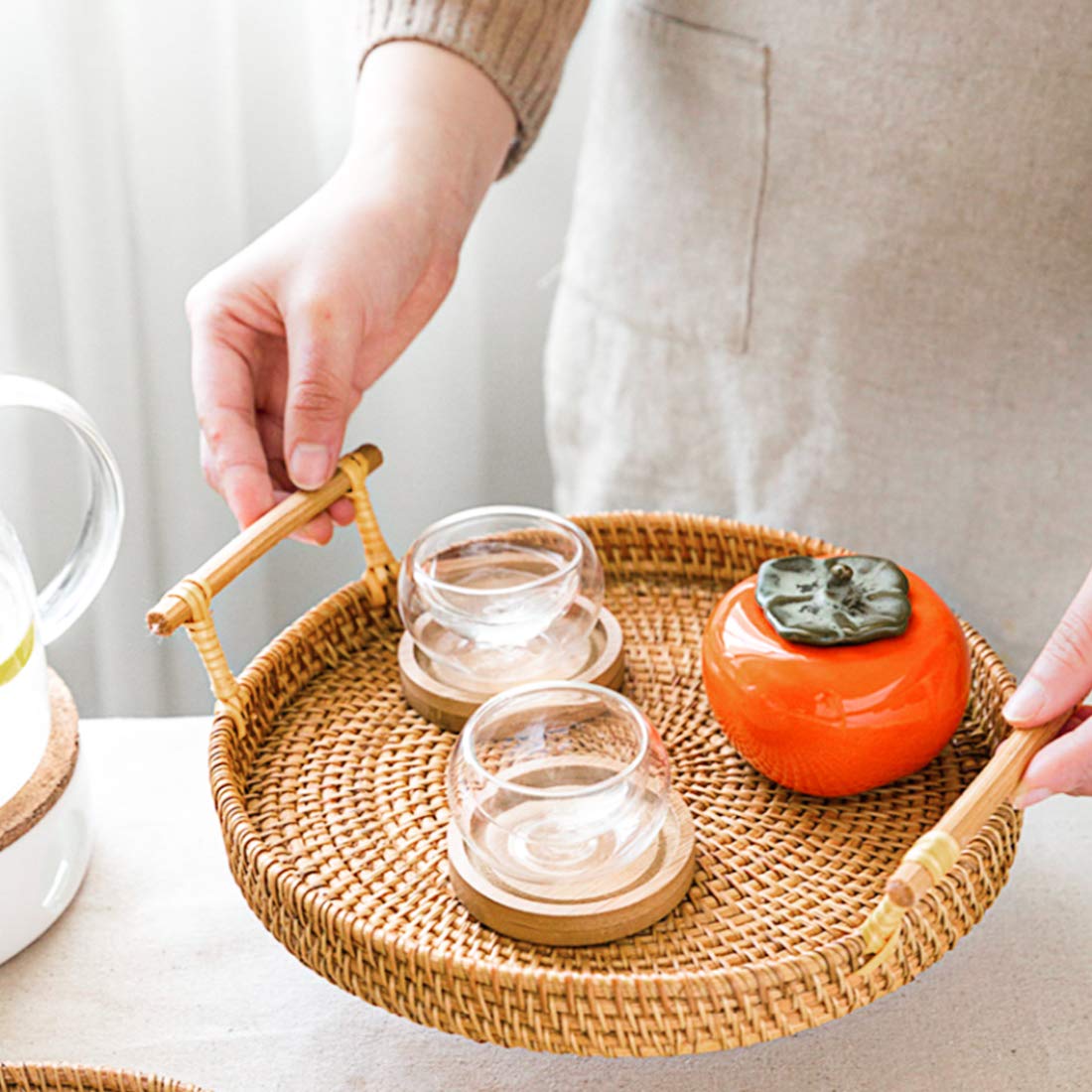 Rattan Round Serving Tray, 2 Size Hand-Woven Rattan Tray Serving Tray with Handles, Wicker Tray Basket Tray for Bread Fruit Food Coffee Breakfast Display