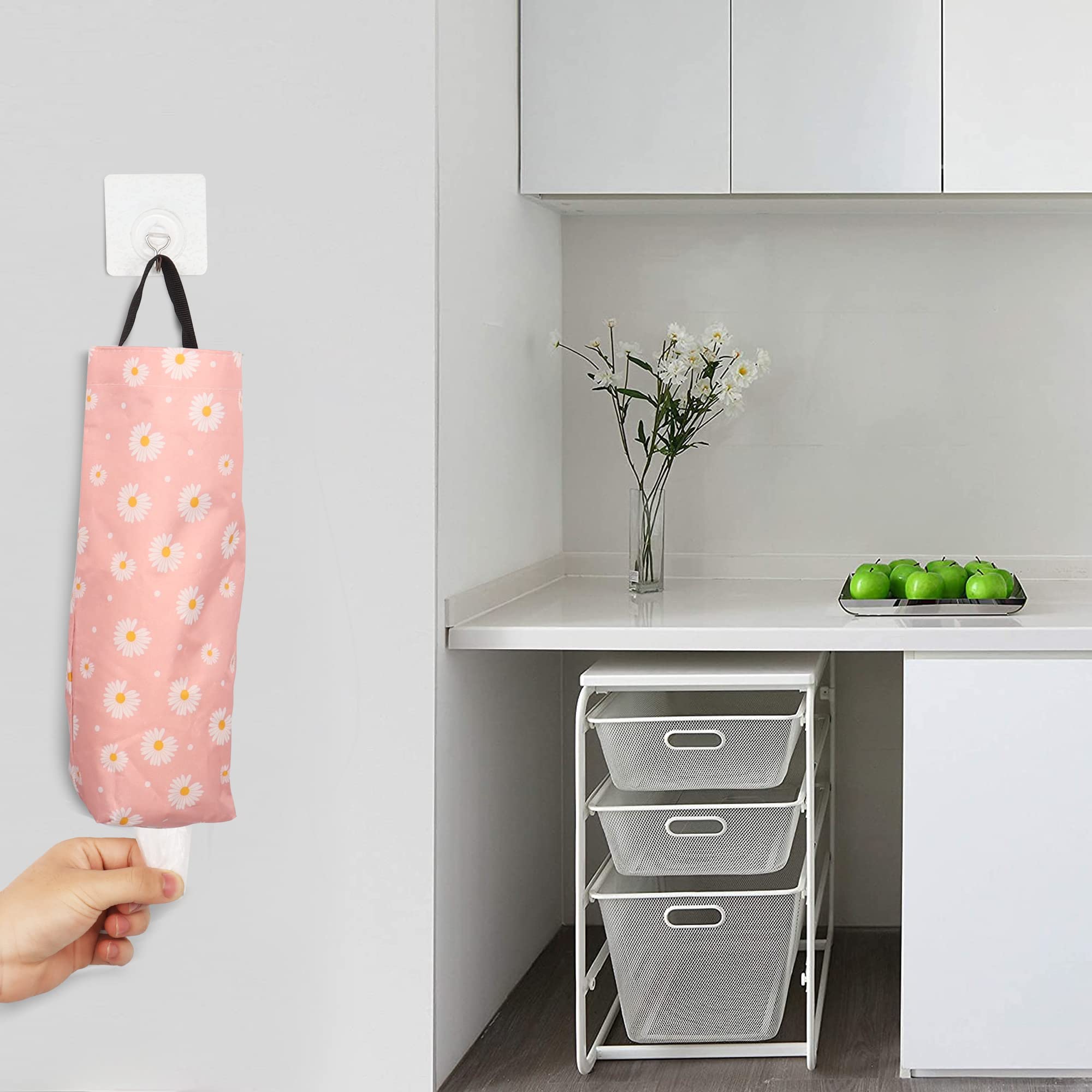 QIANRENON Kitchen Grocery Plastic Trash Bag Holder Washable Wall Mount Folding Little Daisy Storage Bag for Kitchen Bathroom Living Room Office Camper 2 PCS with 2 Hooks (Daisy Pink)
