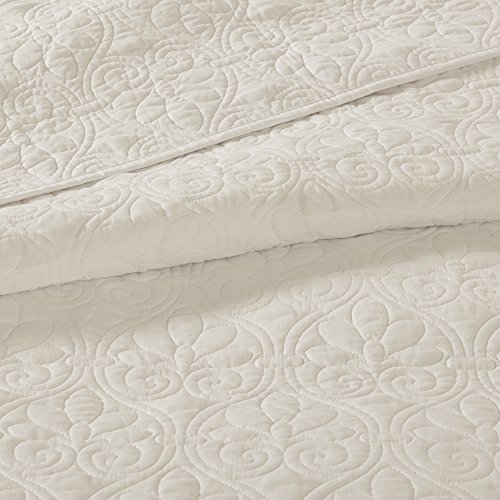 Madison Park Quebec Quilt Set - Luxurious Damask Stitching Design, Cotton Filled Lightweight Coverlet Bedspread Bedding, Shams, Full/Queen(90"x90"), Cream 3 Piece