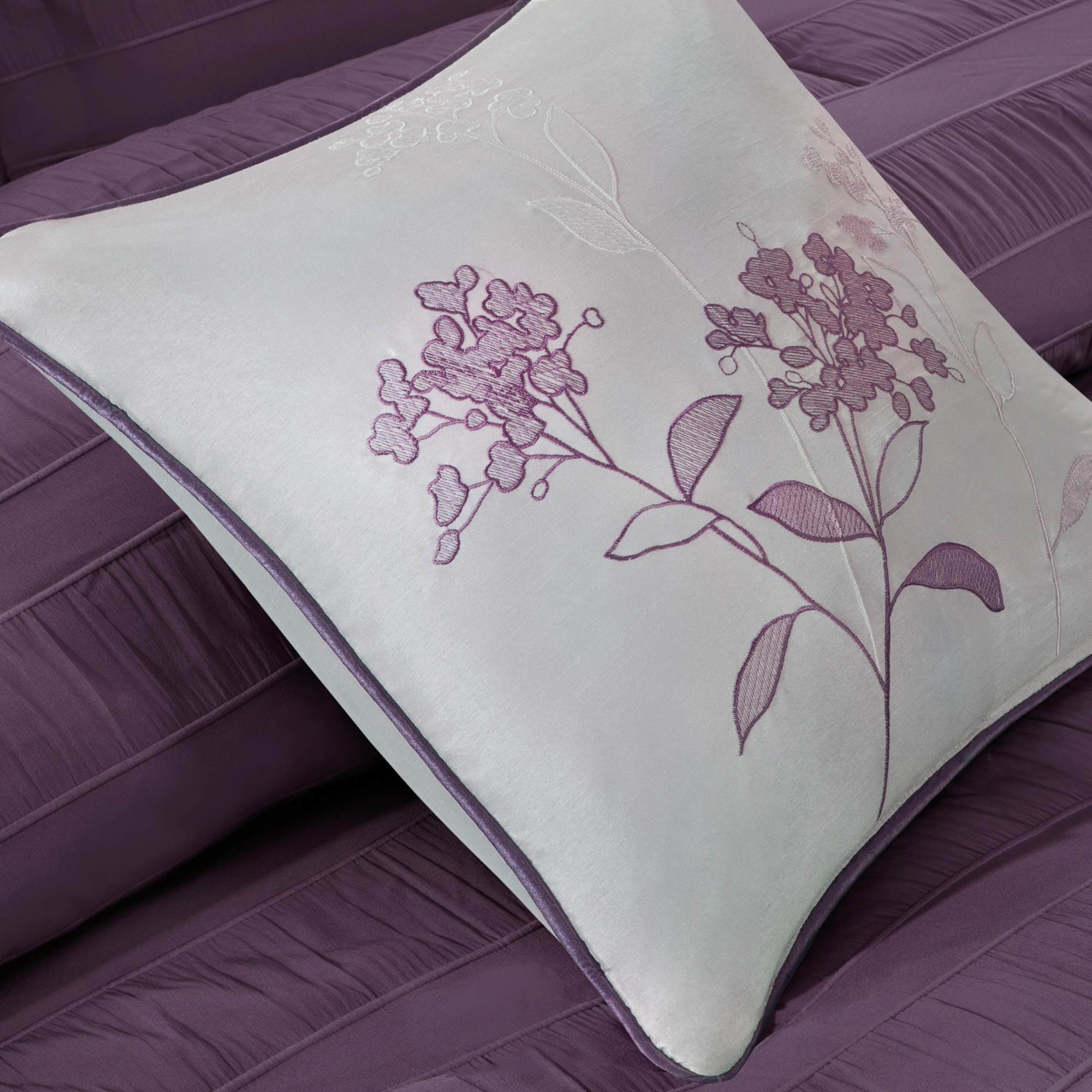 Madison Park Hampton Luxe Comforter Set-Modern Stitching Design All Season Down Alternative Cozy Bedding with Matching Shams, Decorative Pillow, King (104 in x 92 in), Plum 7 Piece
