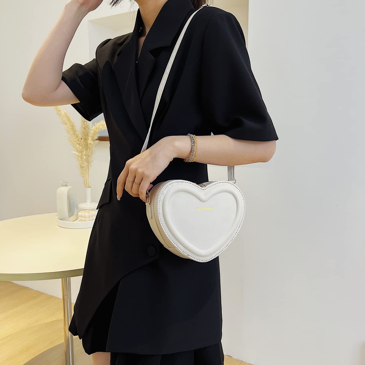 Svtose Cute Heart Bag Heart Crossbody Shoulder Bag, PU Leather Shoulder Purses for Women (Black)