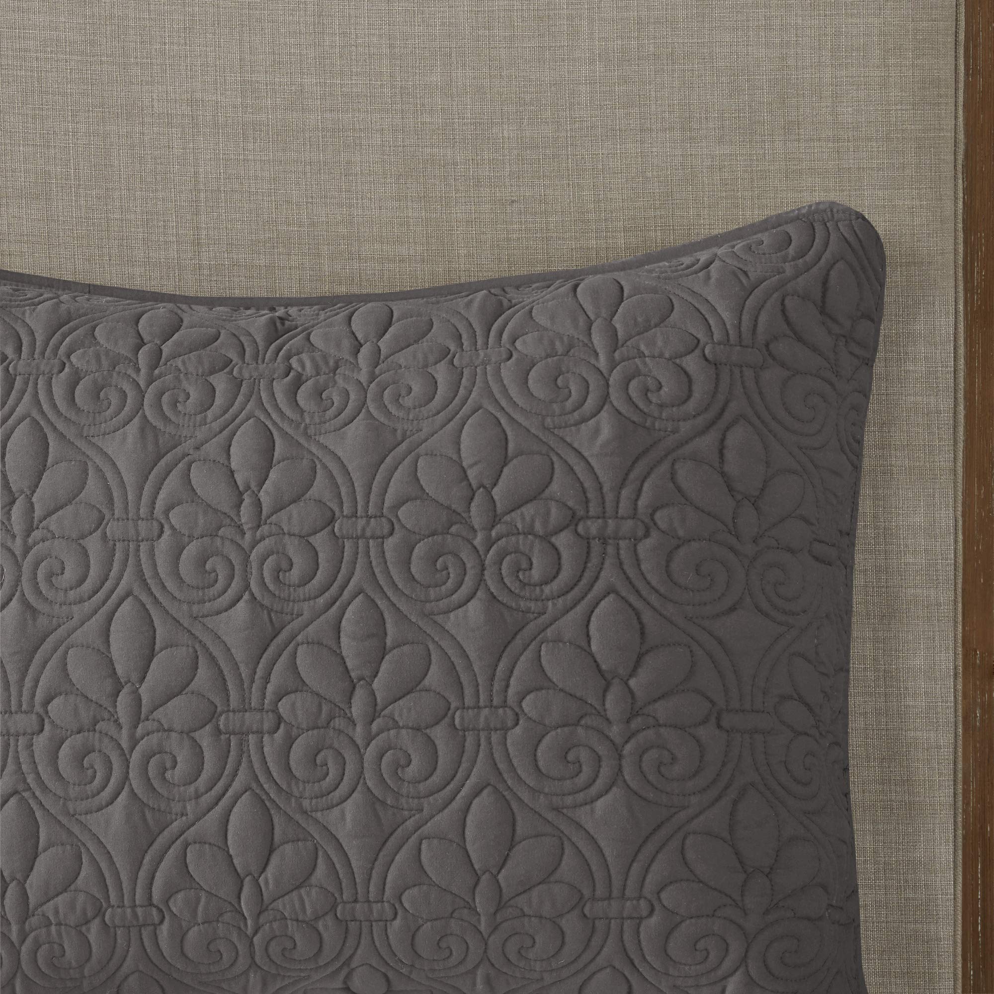 Madison Park Quebec Split Corner Quilted Bedspread Classic Traditional Design All Season, Lightweight, Bedding Set, Matching Shams, King(79" x81+24D), Damask Quilted Dark Grey 3 Piece