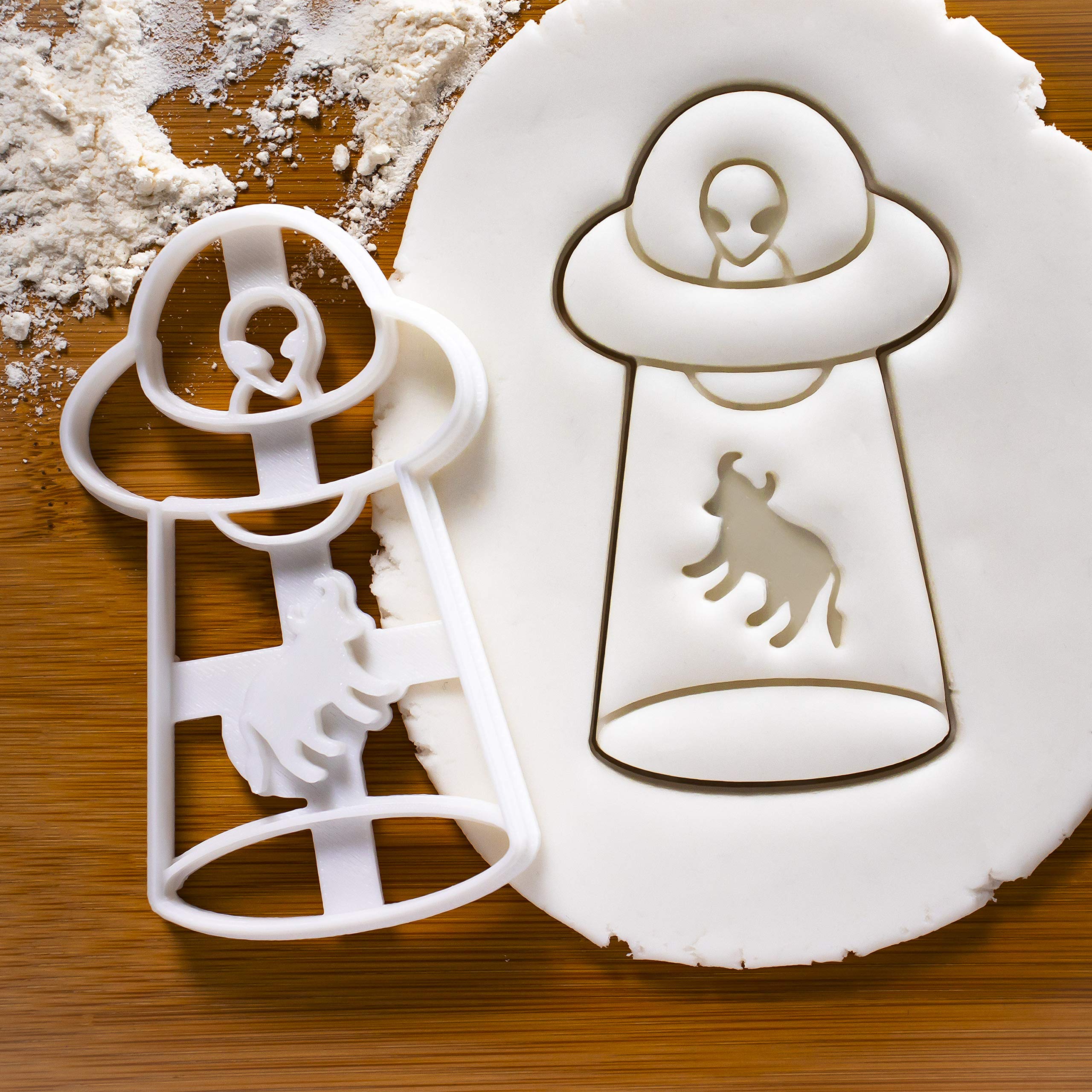 UFO Cow Abduction cookie cutter, 1 piece - Bakerlogy