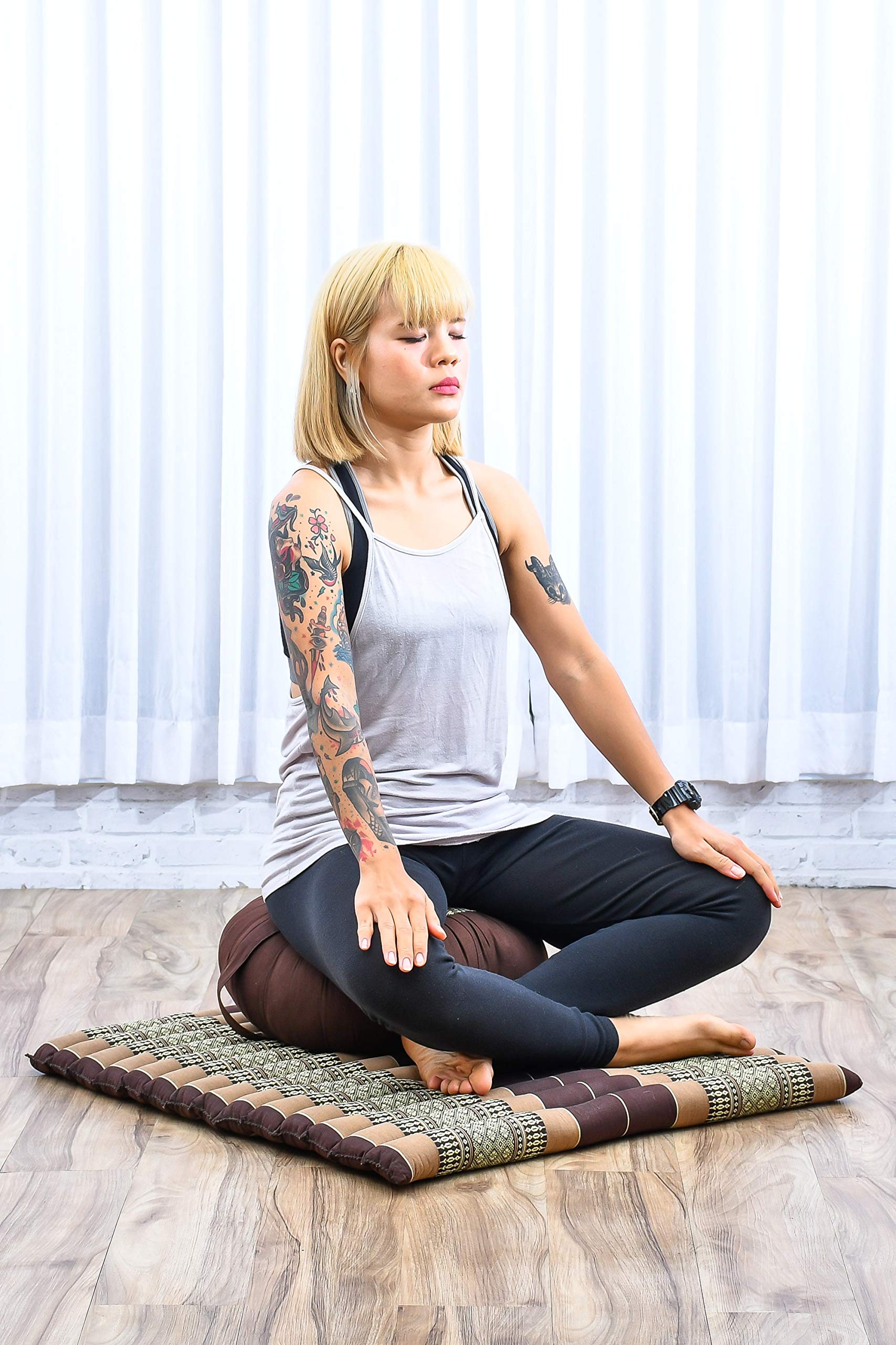 Leewadee Meditation Cushion Set – 1 Round Zafu Yoga Pillow and 1 Square Roll-Up Zabuton Mat Filled with Eco-Friendly Kapok, Brown