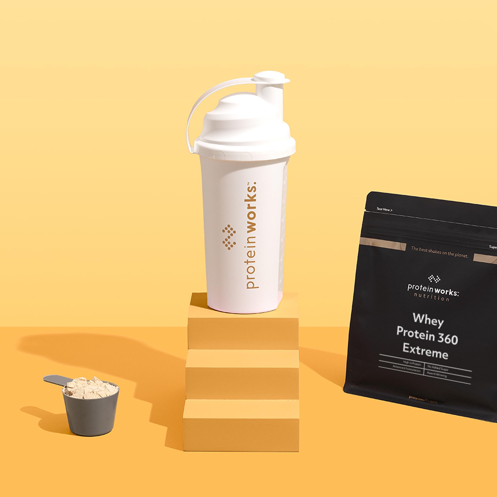 Protein Works White & Gold Shaker | Durable Protein Shaker | 700ml