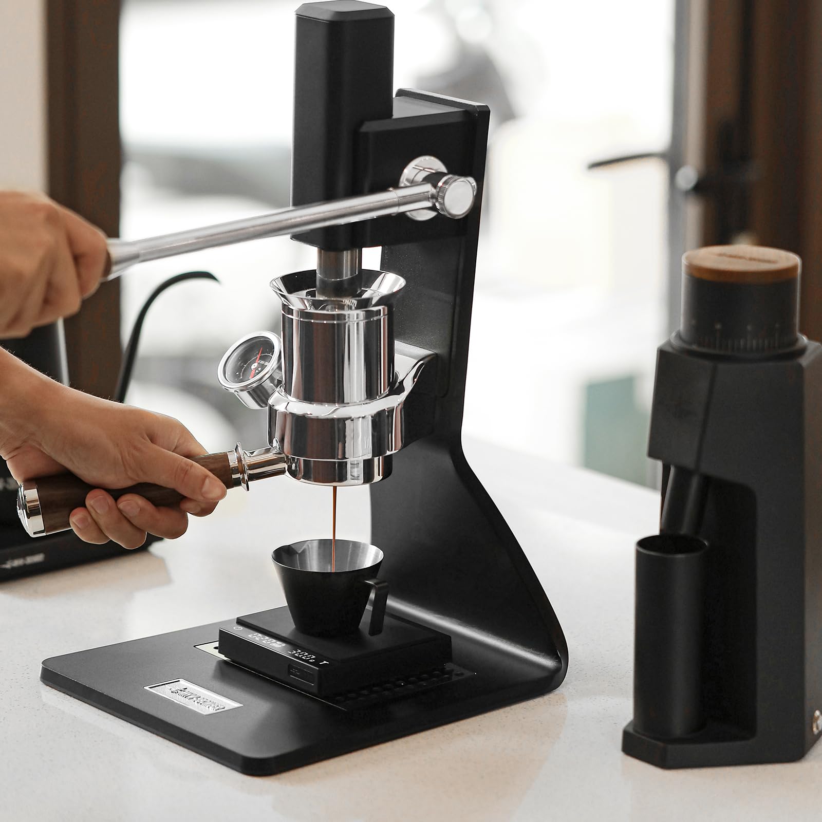 MHW-3BOMBER Mini Coffee Scale with Auto Timing, Rechargeable Espresso Scale with Timer, 2kg/0.1g High Precision Scale for Coffee Beans, Black ES6029B