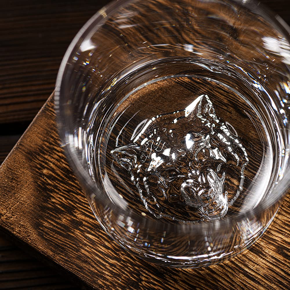 QUEEN&STONE LEAD FREE Old Fashioned Whiskey Glasses with Wolf Pattern On the Thick Weighted Bottom 10oz Set of 4 Perfect for Scotch, Bourbon,whisky