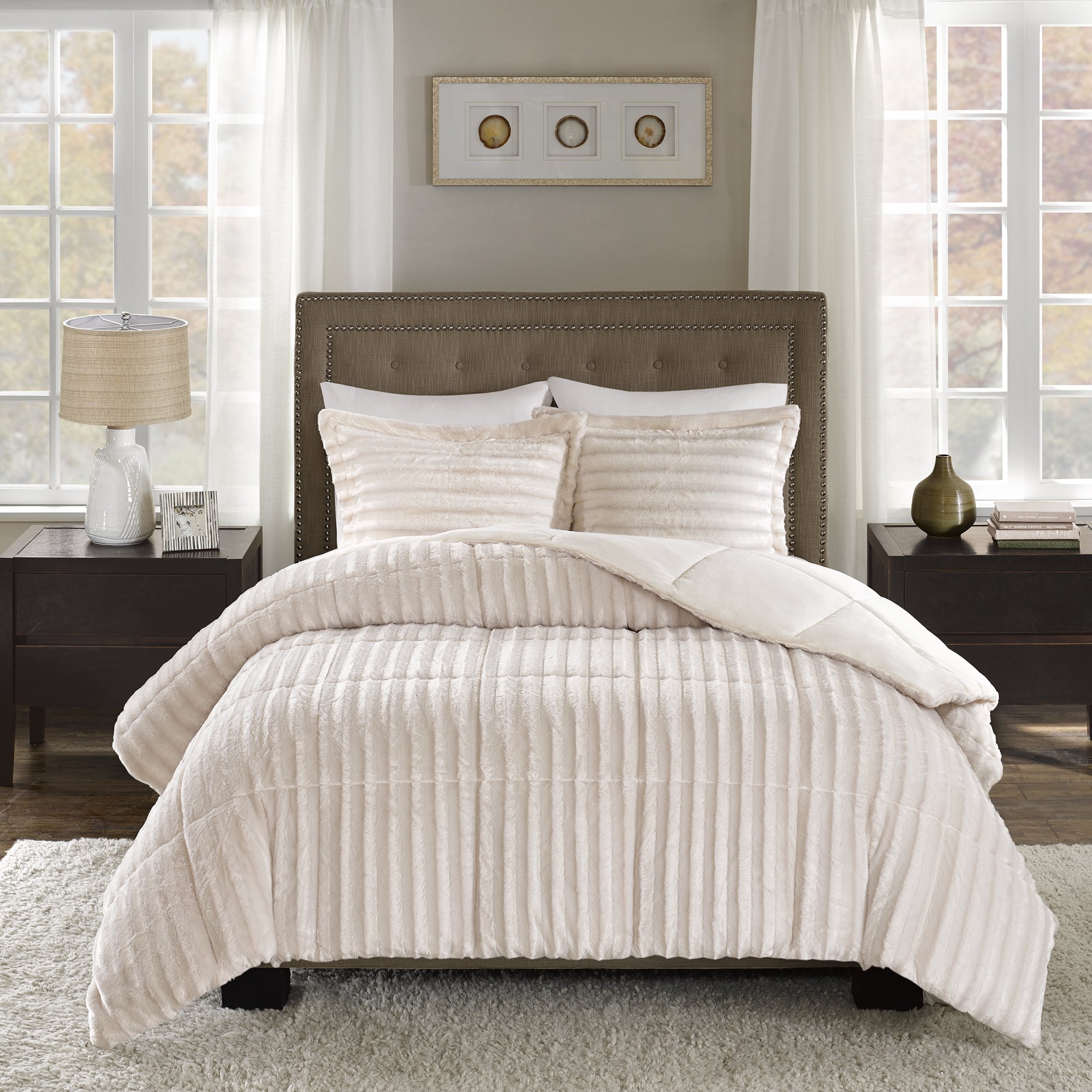 Madison Park Duke Luxe Faux Fur Reversible Comforter Set, Soft Plush Reverse, Modern Down Alternative Filling Cozy Bedding, Box Quilted Warm Cover, Matching Shams, Full/Queen, Champagne 3 Piece