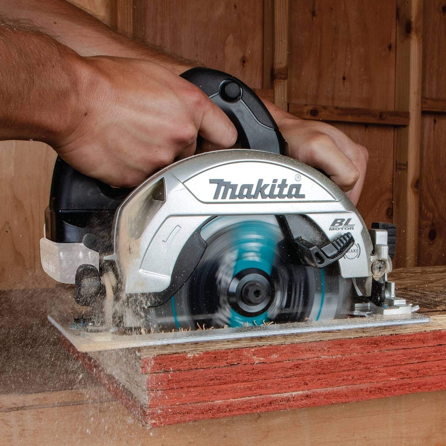 Makita XSH04ZB-R 18V LXT Li-Ion Sub-Compact Brushless Cordless 6-1/2 in. Circular Saw (Tool Only) (Renewed)