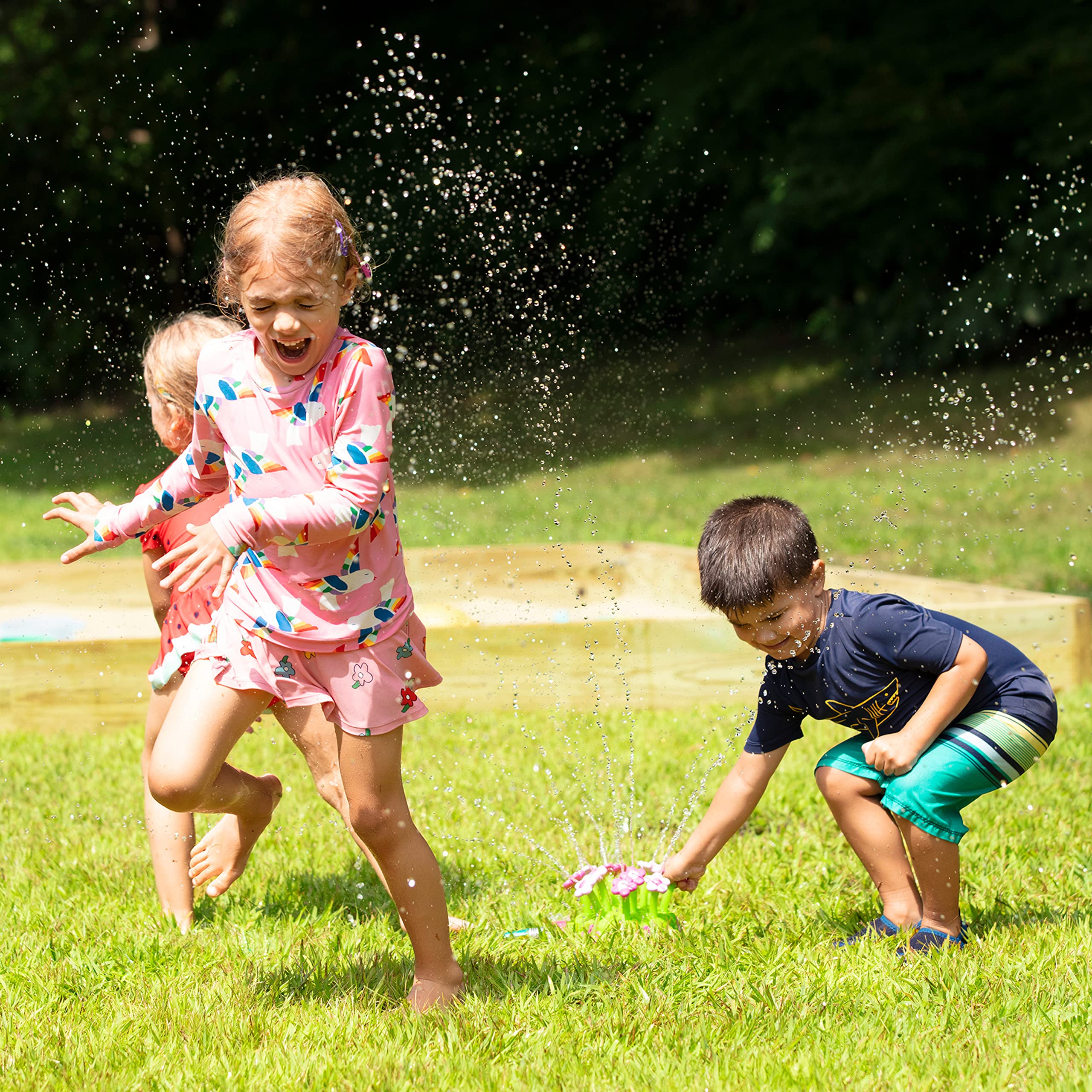 Melissa & Doug Sunny Patch Pretty Petals Flower Sprinkler Toy With Hose Attachment for 3+ years