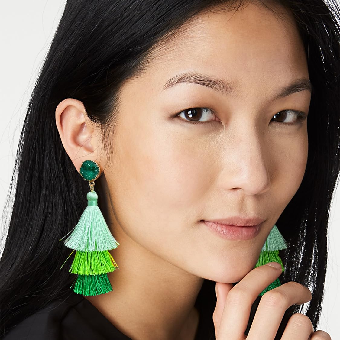 Me&Hz Ombre Green Tassel Earrings for Women Dangle Drop St Patricks Day Earrings Boho Fringe Statement Dangling Green Earrings Saint Patricks Day Accessories Irish Festival Gift