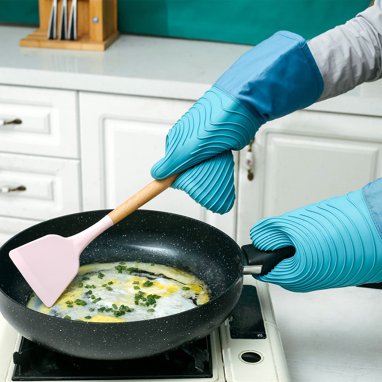 Oven Mitts with Extra Long Cuff and Comfort Lining,Oven Mitts with Quilted Liner, Heat Resistant Flexible Oven Mitt for Kitchen Baking Cooking,Machine Washable,1 Pair,13.5 Inch,Blue.