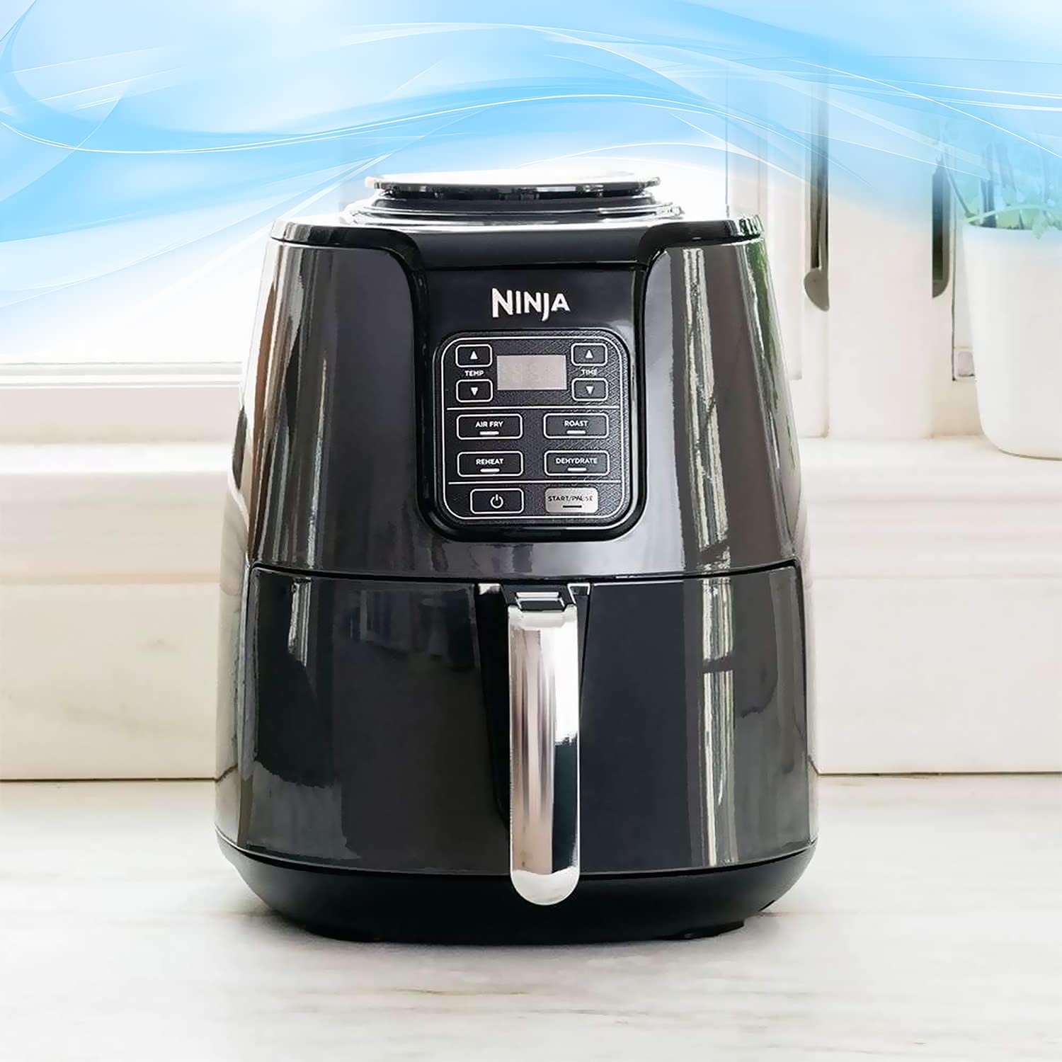 Ninja Fryer, 1550-Watt Programmable Base for Air Frying, Roasting, Reheating & Dehydrating with 4-Quart Ceramic Coated Basket (AF101), Black/Gray (Renewed)