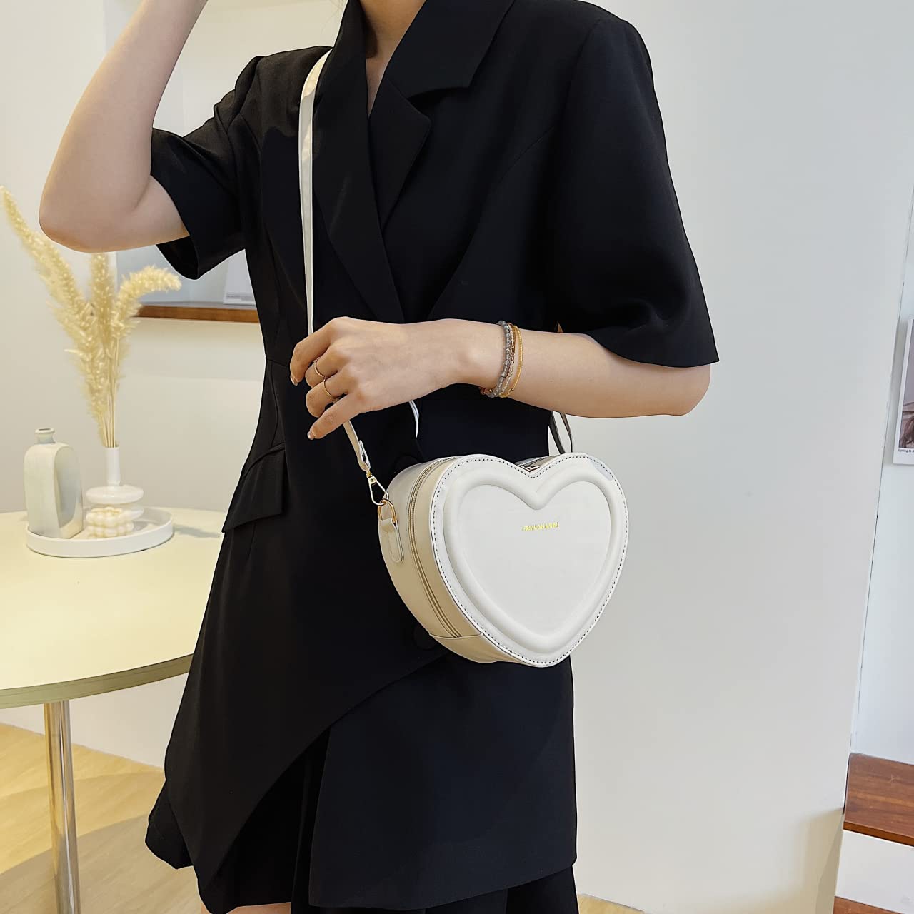 Svtose Cute Heart Bag Heart Crossbody Shoulder Bag, PU Leather Shoulder Purses for Women (Black)