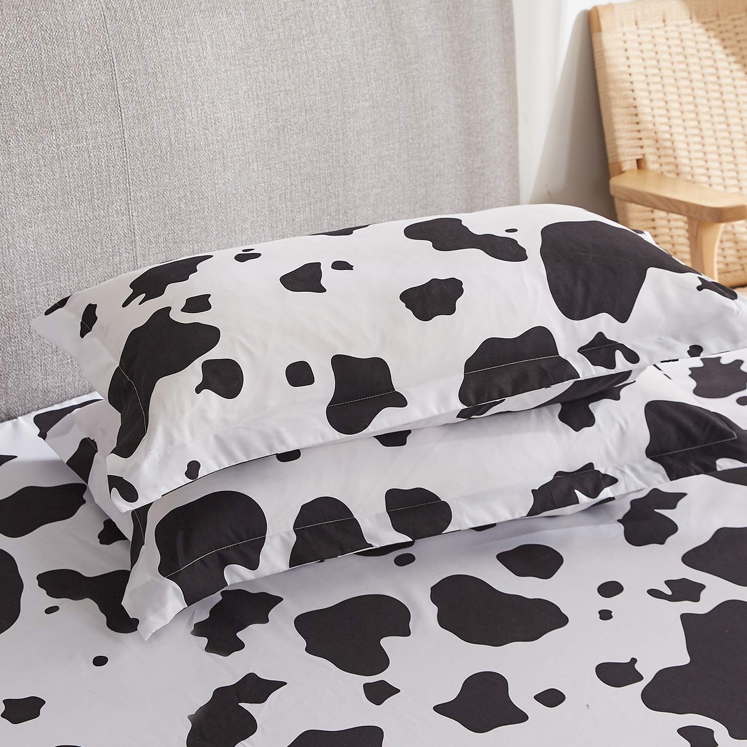 Mengersi Cow Kids Sheet Set Twin Size - Bed Sheets - Black White Cow Sheets - Deep Pockets - 1 Fitted Sheet, 1 Flat, 1 Pillow Case - 3 Piece