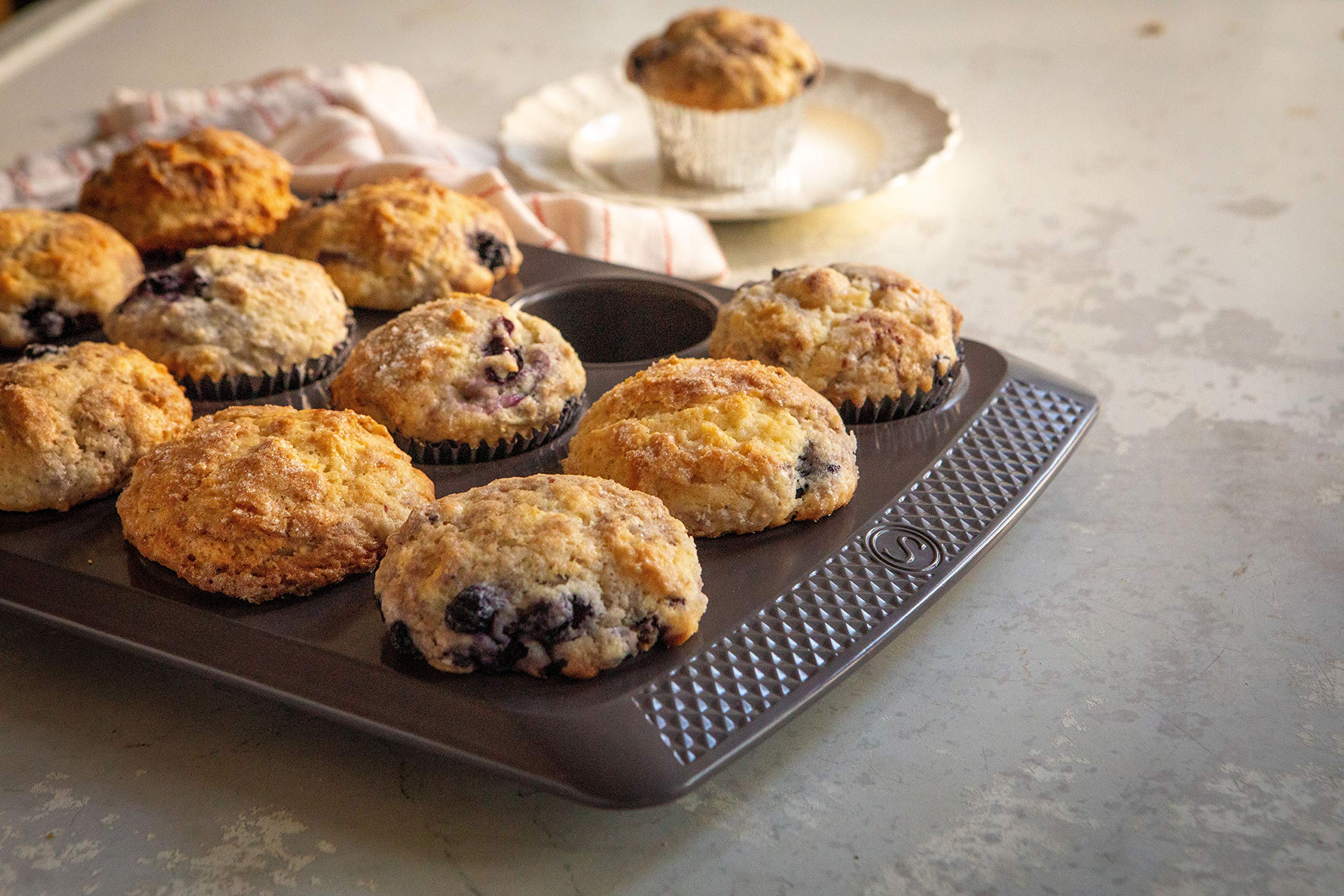 SAVEUR SELECTS 12-Cup Muffin Pan, Non-stick, Warp-resistant Carbon Steel, Dishwasher Safe, Artisan Bakeware Series