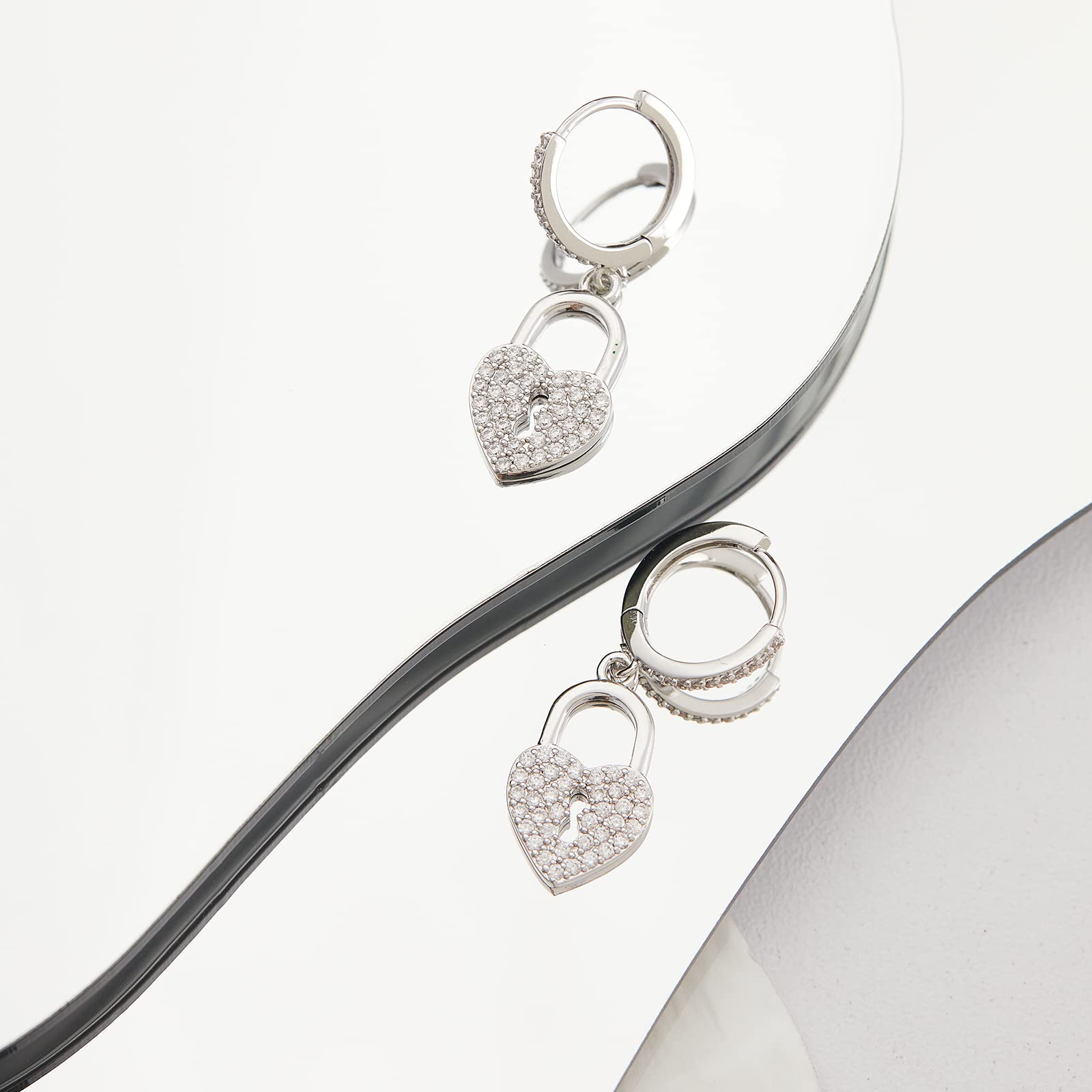 Silver Heart Lock Earrings for Women,Cute Small Heart Earrings,Hypoallergenic Heart Earrings Dangle Ma réponse