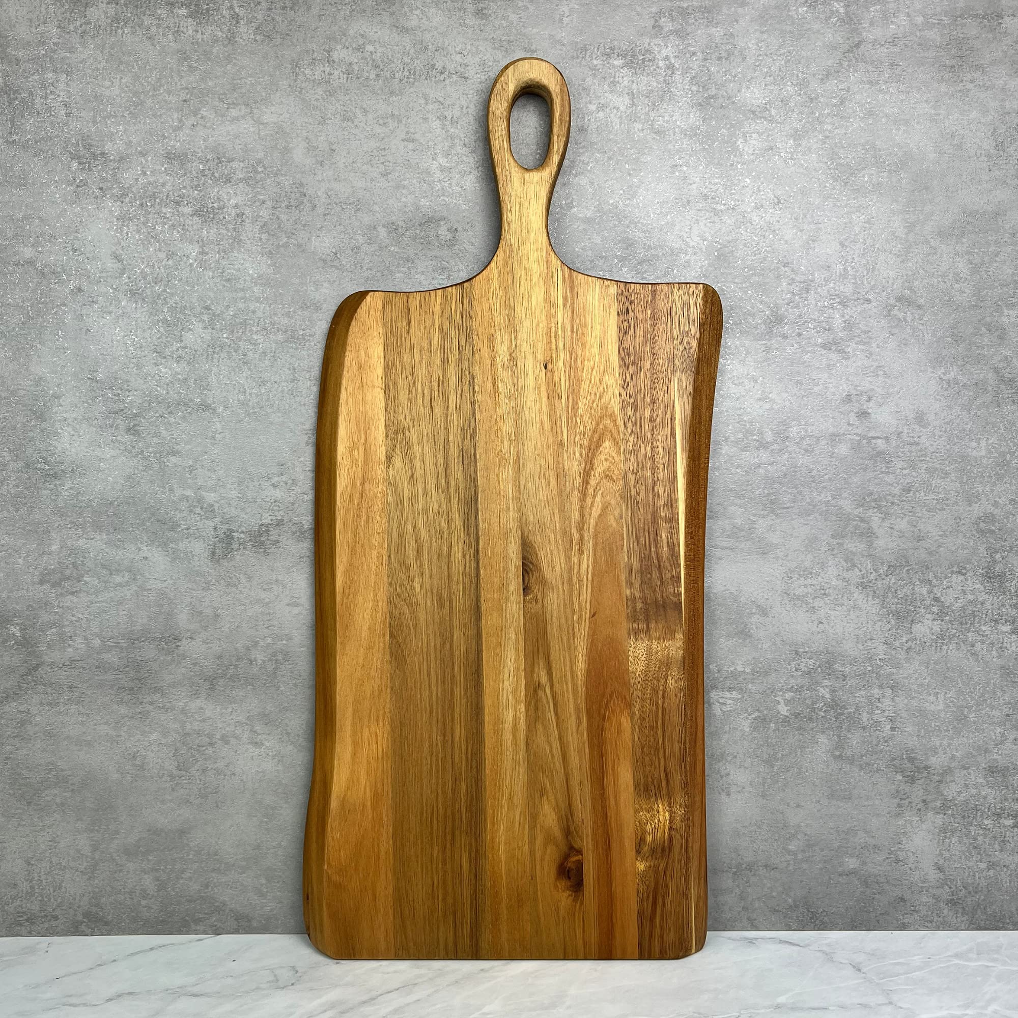 Quessento Home Acacia Wood Wavy Edge Cheese and Charcuterie Serving Board with Handle, Large (20-1/2”L)