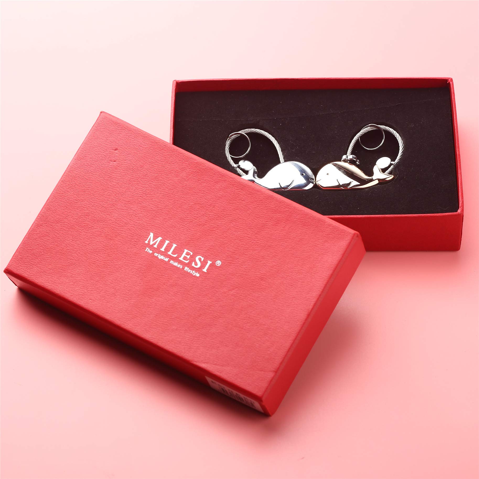 MILESI Sweet Kissing Whale Couples Keychains Birthday Present Valentineās Gift Anniversary for him and her
