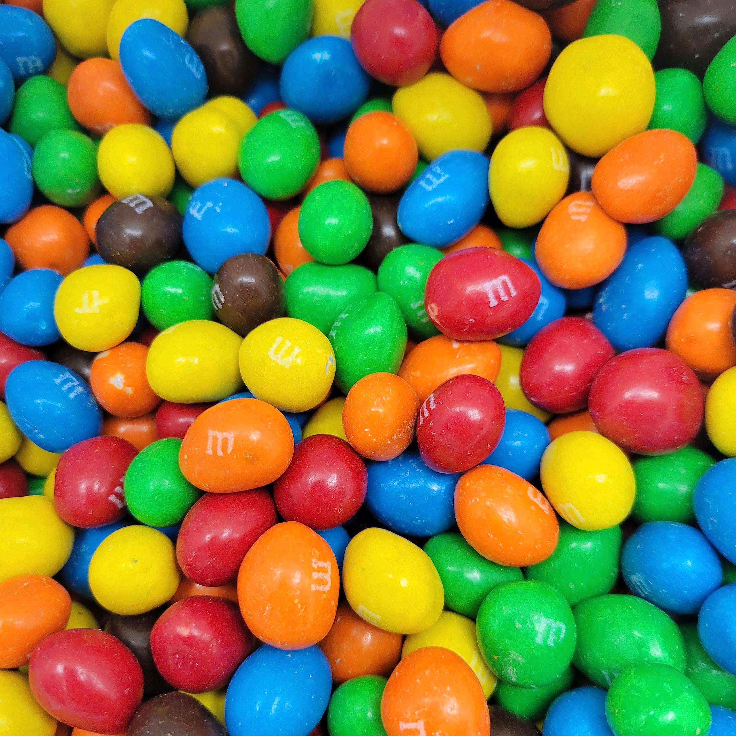 M&M's Milk Chocolate Candy with Roasted Peanut - 2 Pound Jumbo Party Pack - A Nutty Twist for Parties and Snacking!
