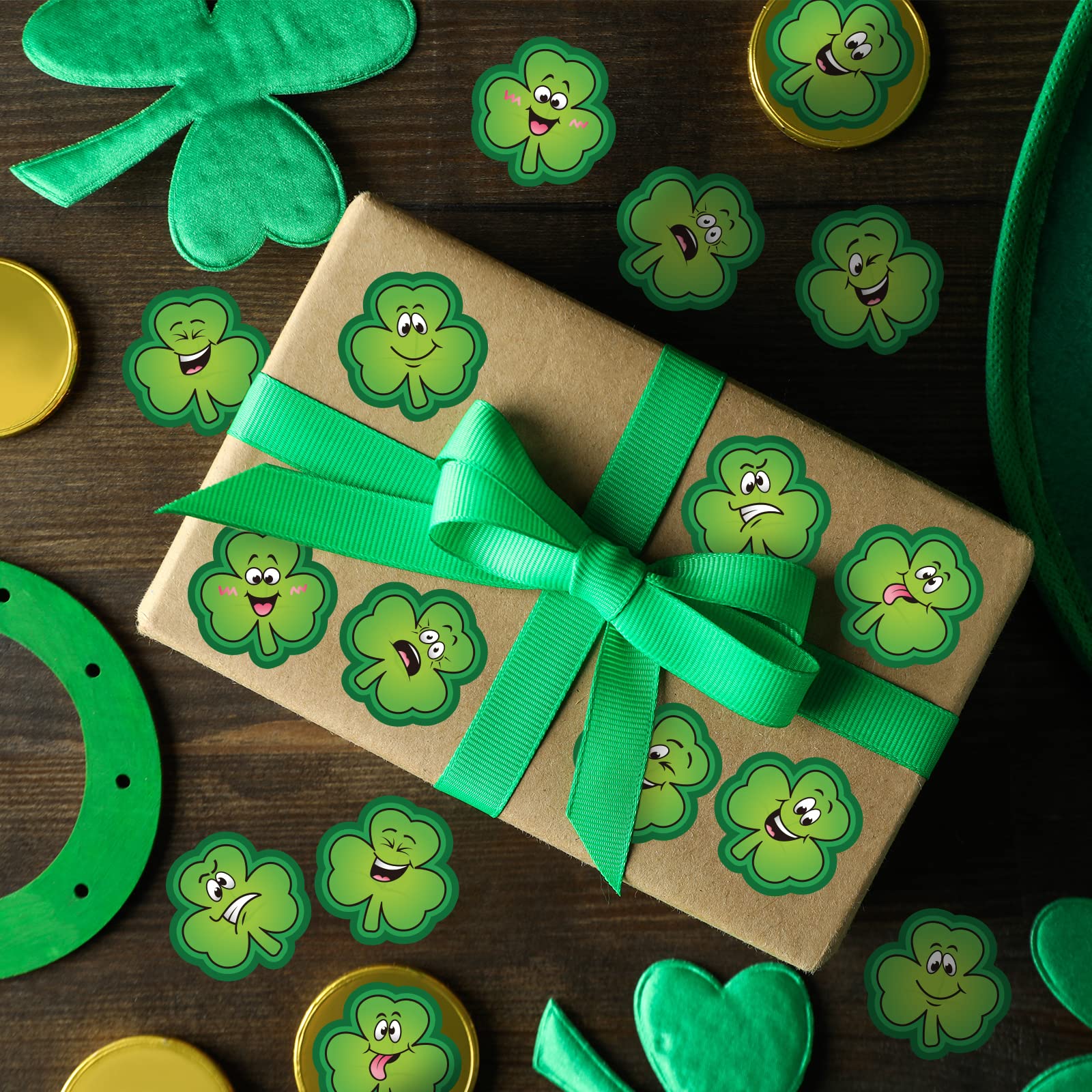Whaline 1000Pcs St. Patrick's Day Stickers Green Shamrock Shape Stickers in Roll 1.5Inch Clover with Assorted Expressions Label Self-Adhesive Stickers for Irish Party Seals Cards Envelopes, 8 Design